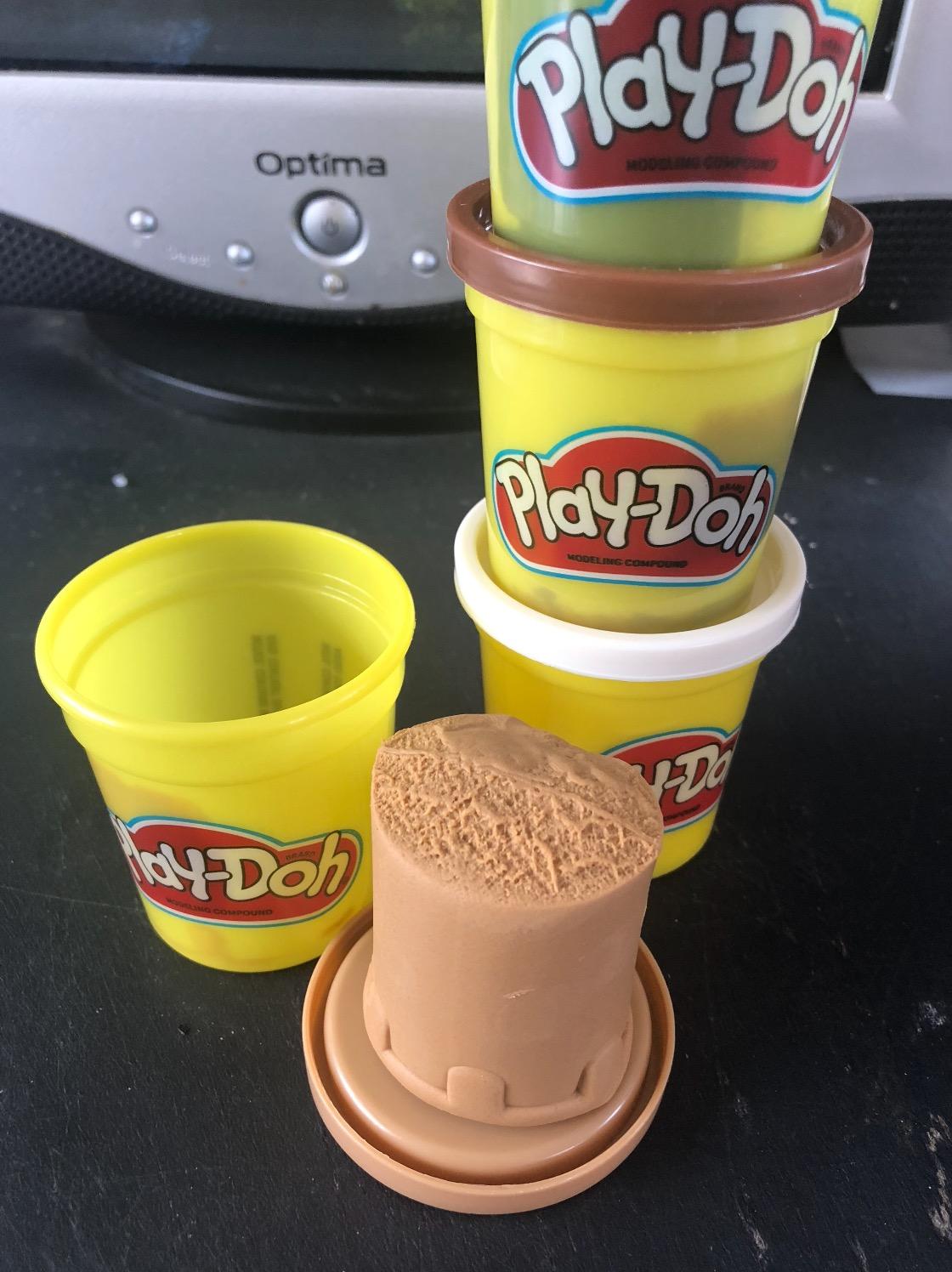 Play-doh - 24 Bulk Pack of Colours - 24 x 85g Tubs - Assorted Colours ...