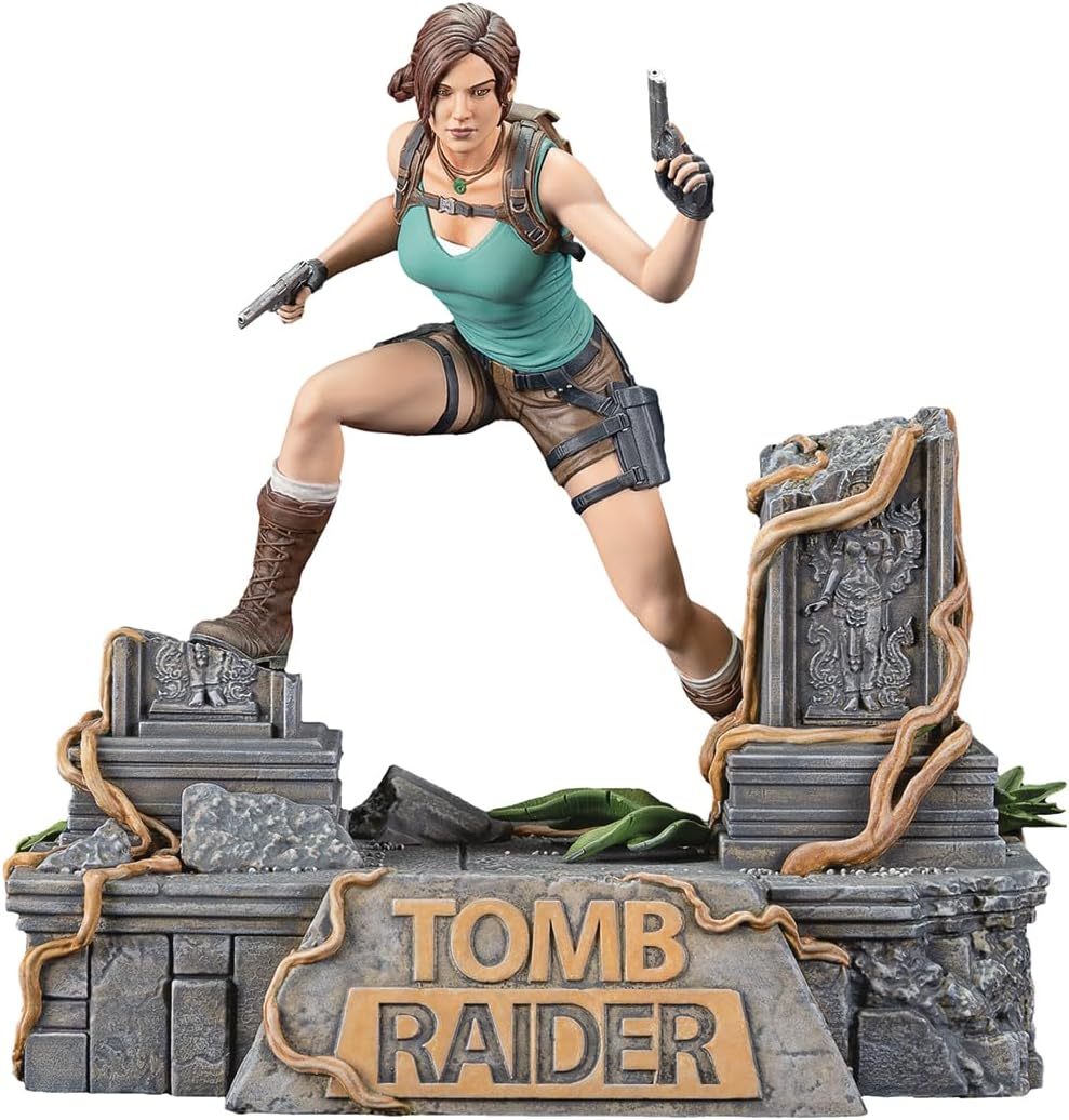 Amazon.com: Dark Horse Deluxe Tomb Raider: Lara Croft PVC Statue : Toys ...