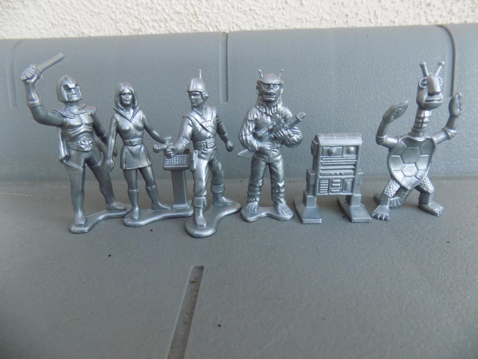 Amazon.com: TimMee Galaxy Laser Team Space Figures - Black vs Silver ...