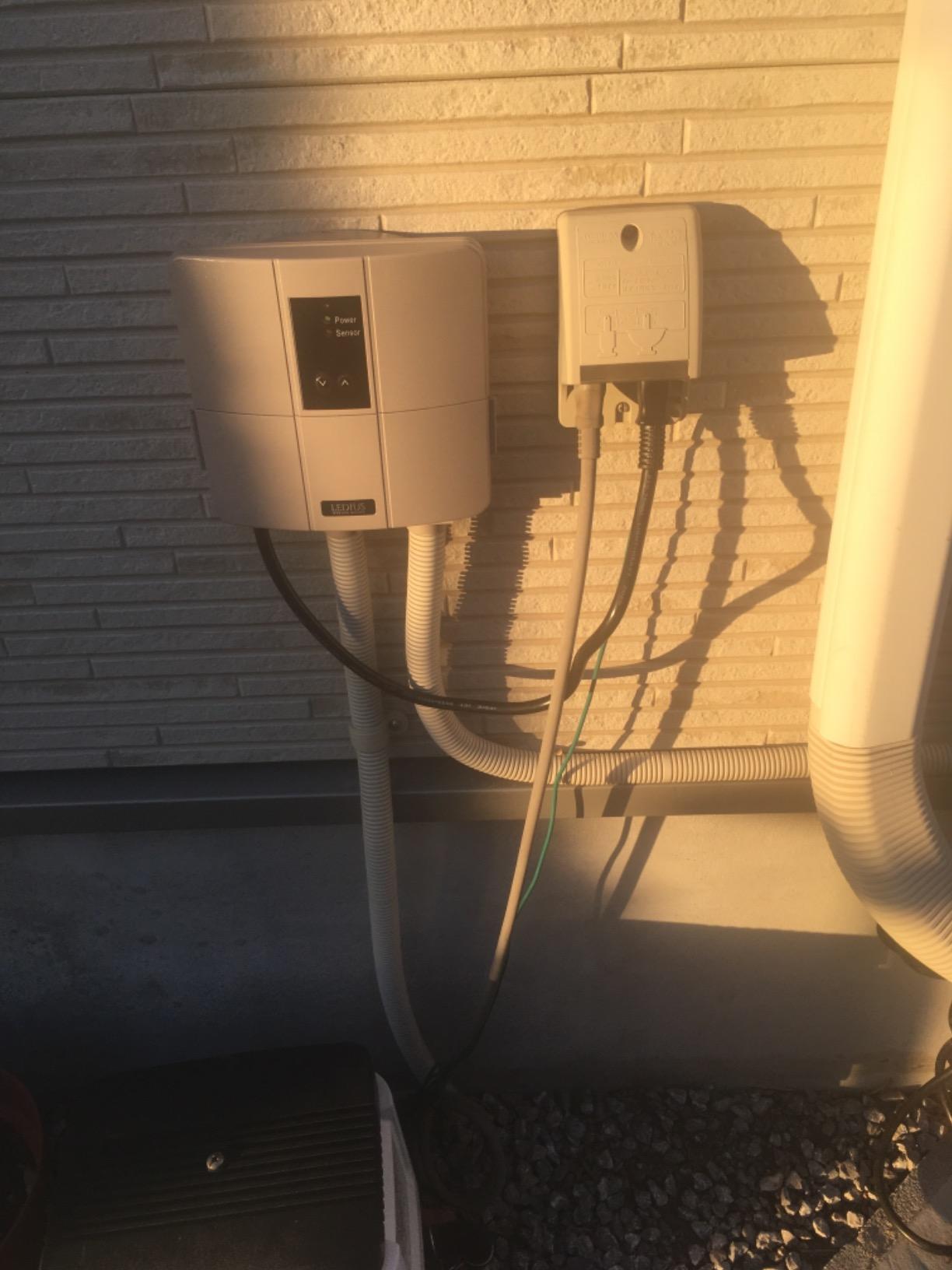 Amazon | タカショー LEDIUS ローボルトトランス 35W 常時点灯回路付 HEA-021G ＃75472400 『ローボルトトランス』 グレイッシュベージュ | ローボルト用 ...