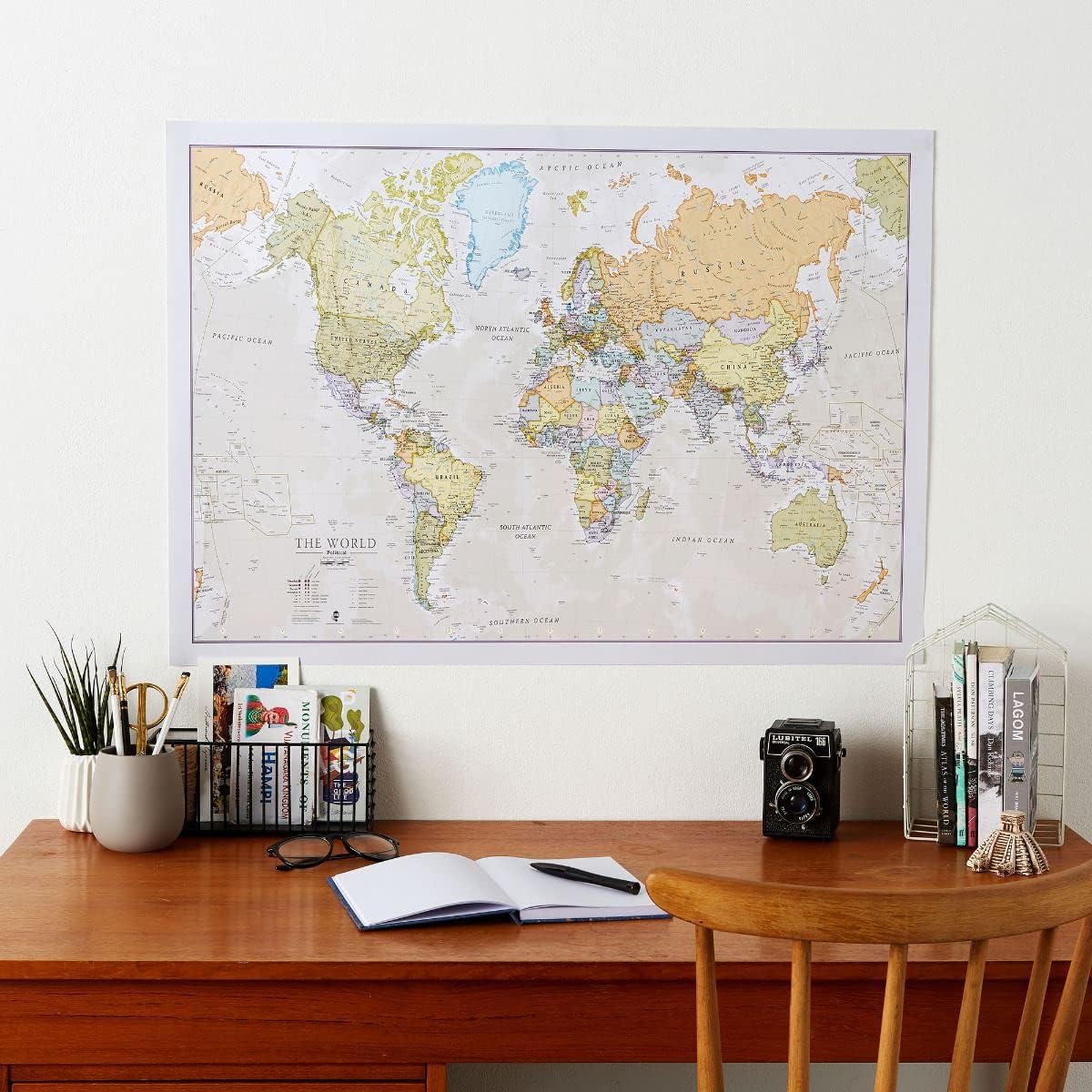 Medium Classic World Map (Laminated) : Amazon.co.uk: Stationery ...