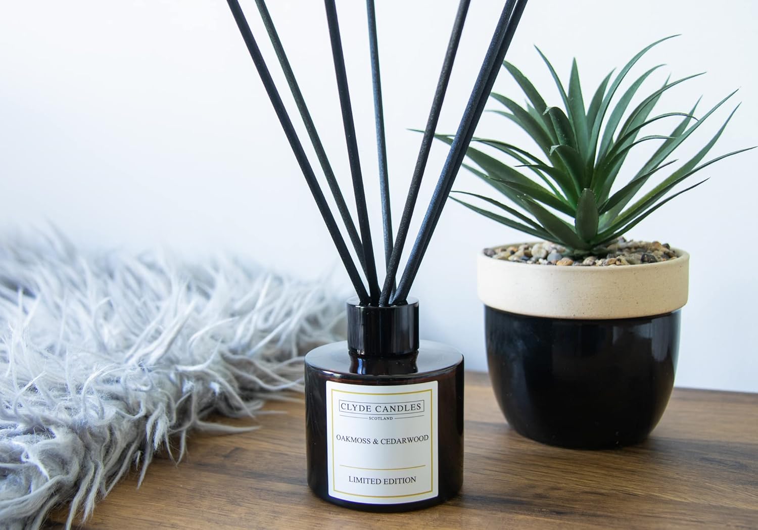 Oakmoss & Cedarwood Reed Diffuser - Clyde Candles Diffuser Oil with a ...