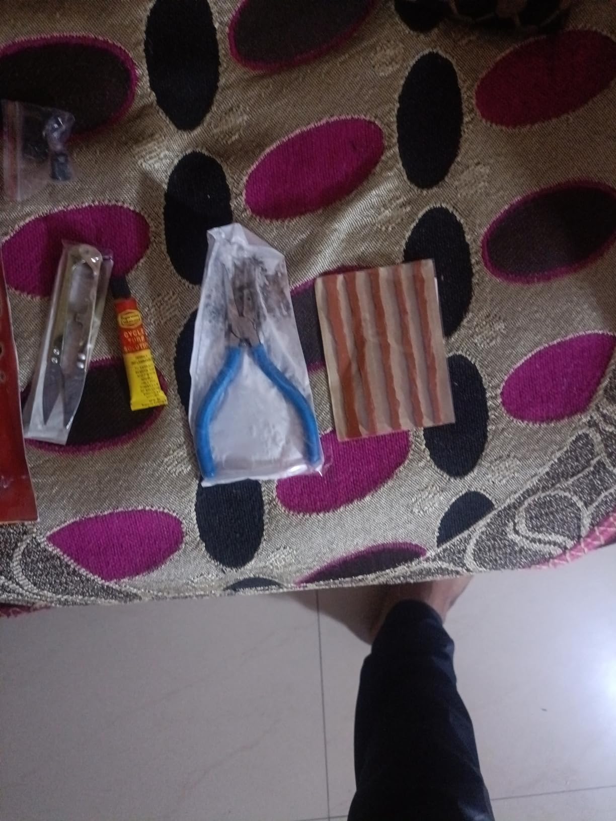 Puncture Wale 5-in-1 Complete Tubeless Tyre Puncture Repair Kit with Plier, Cutter, Solution and ...