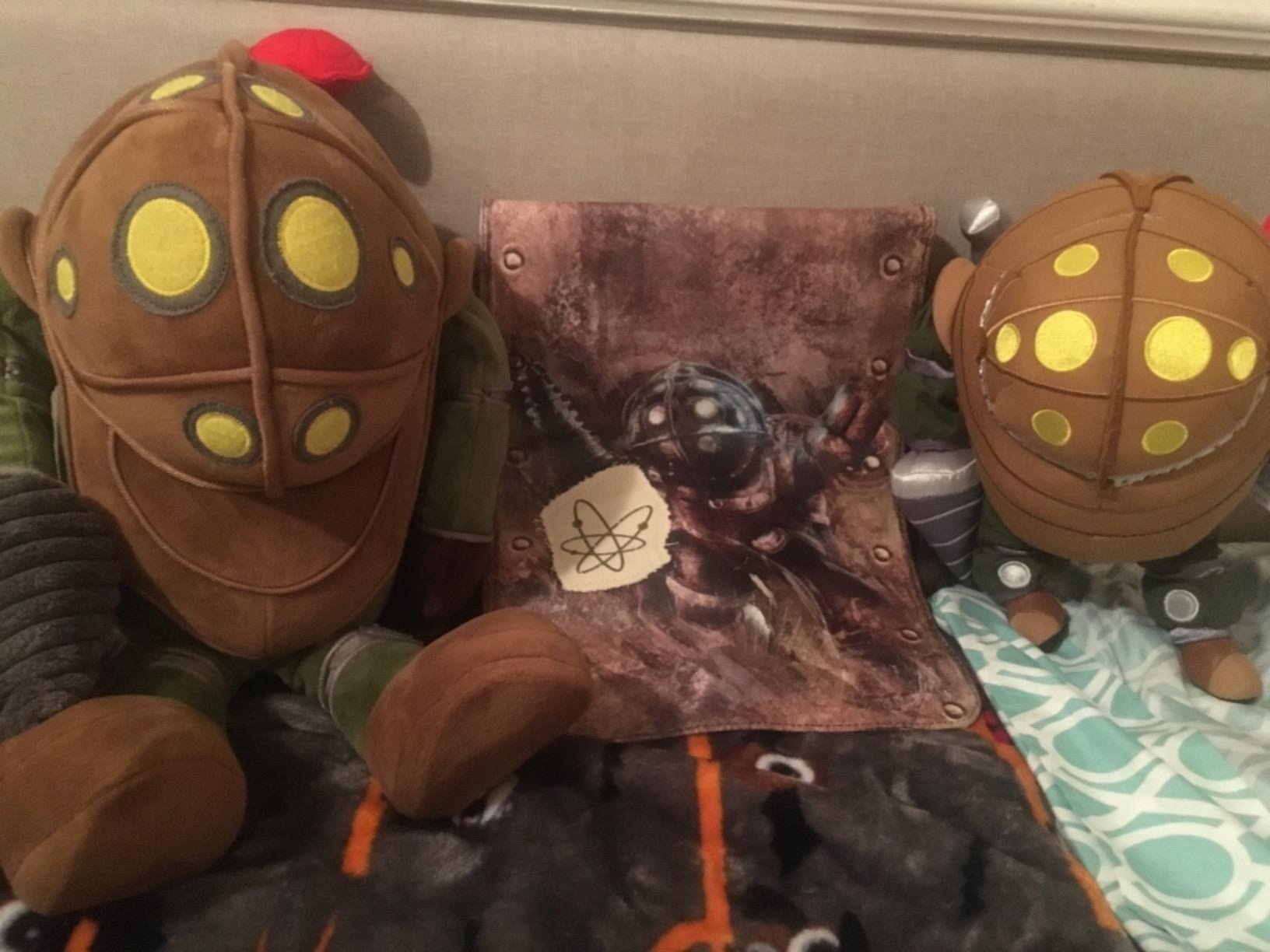 Amazon.com: The Coop BioShock Big Daddy Messenger Bag : Clothing, Shoes ...