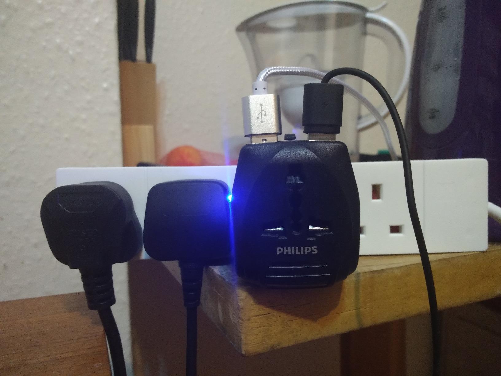 Philips World Travel Adaptor : Amazon.in: Electronics