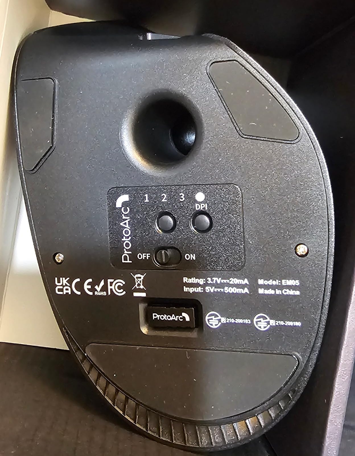 Amazon.com: ProtoArc Vertical Wireless Trackball Mouse, EM05 RGB ...