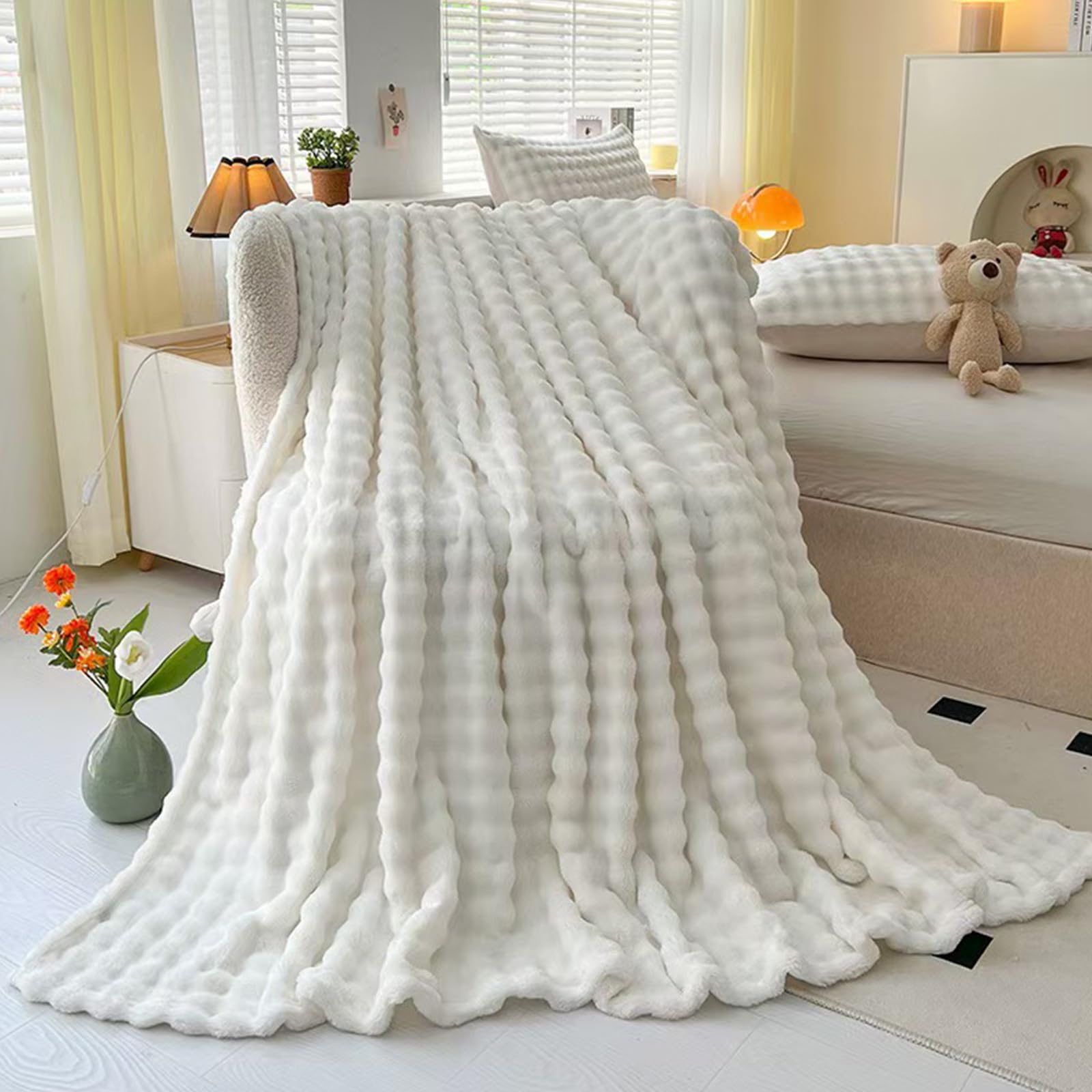 Amazon.com: Soft Fluffy Fur Throw Blanket,3D Fleece Bubble Blanket ...