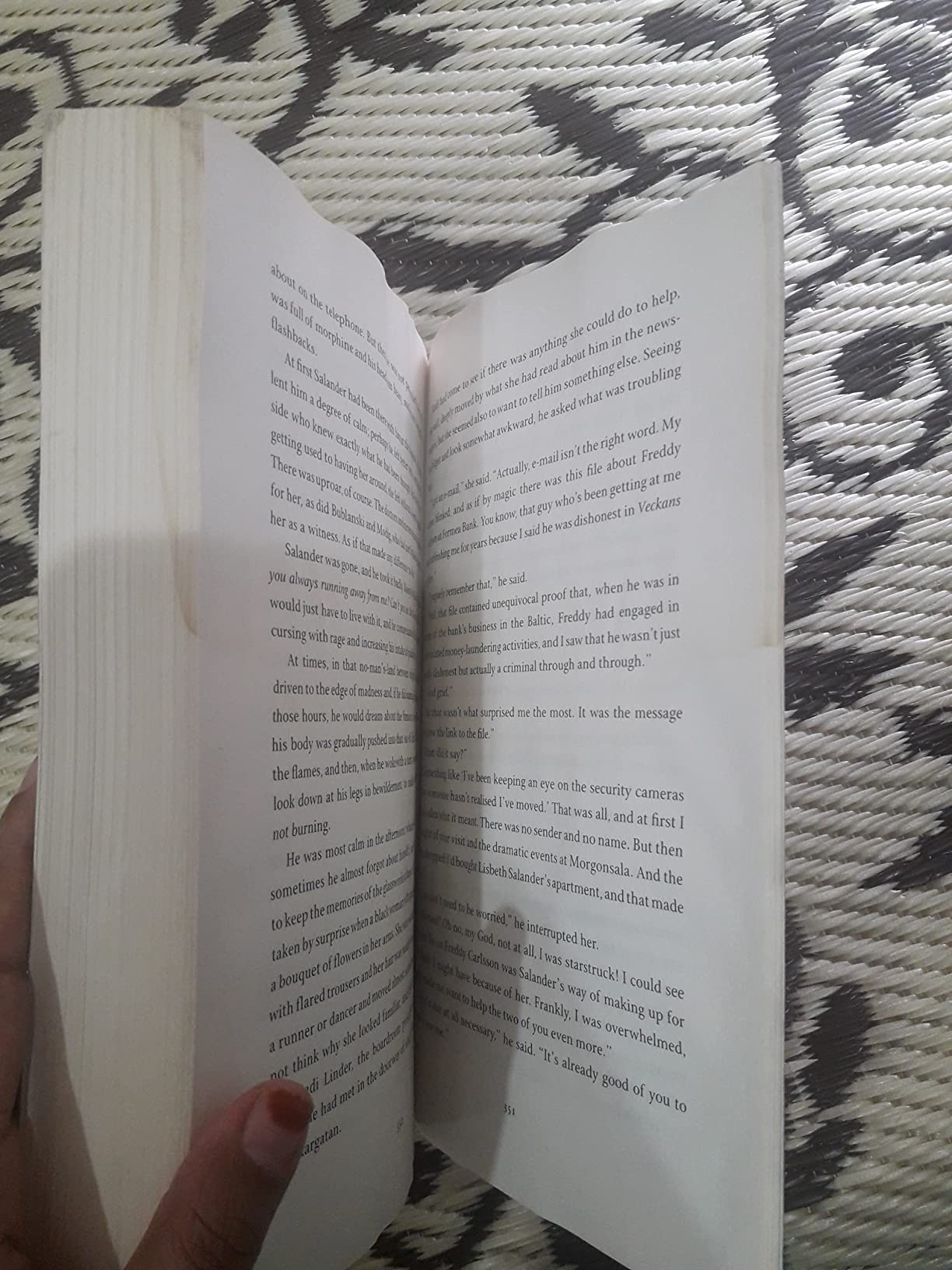 THE GIRL WHO LIVED TWICE : Lagercrantz, David, Goulding, George: Amazon ...