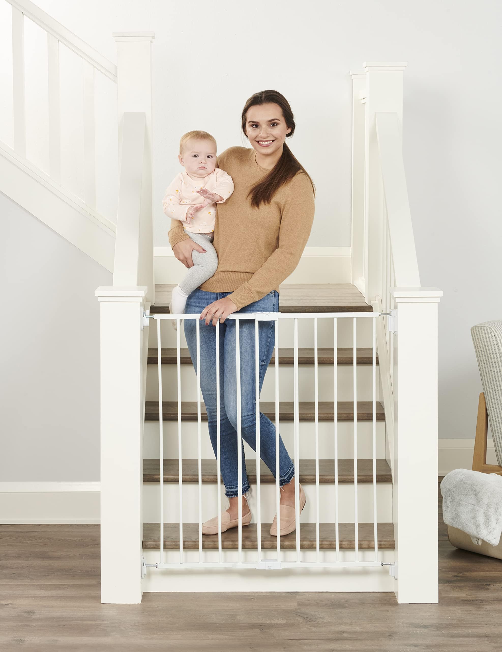 Amazon.com: Munchkin® Push to Close™ Baby Gate, Hardware Mounted Safety ...