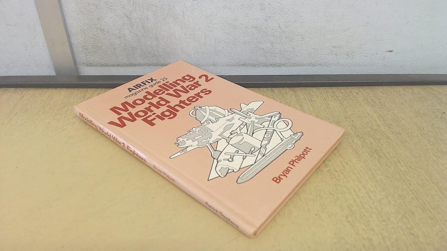 Modelling World War 2 fighters: Philpott, Bryan.: 9780850592627: Amazon ...