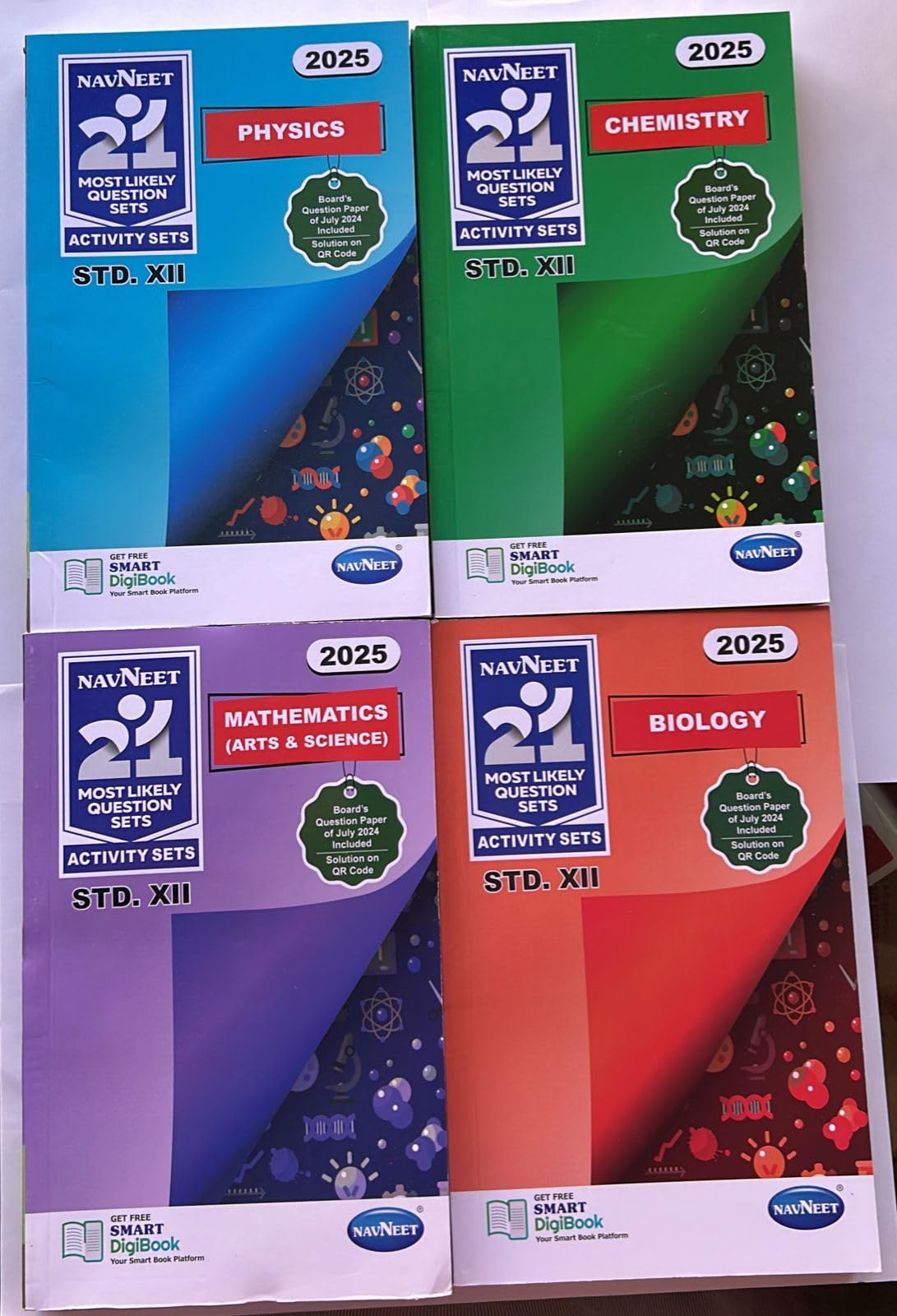 Amazon.in: Buy NAVNEET 21 Most Likely Question Set 2023 12th Physics ...