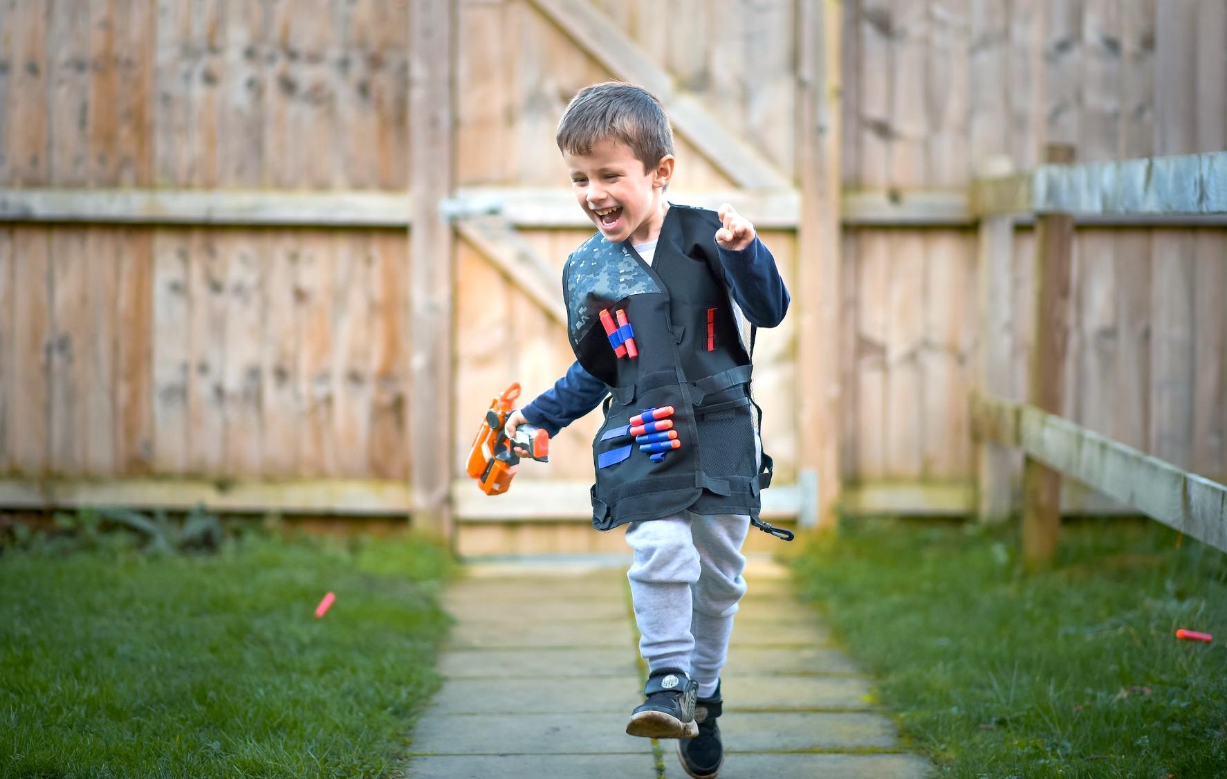 INNOCHEER 2 Pack Kids Tactical Vest Kit with 100 Pcs Refill Darts, 2 ...