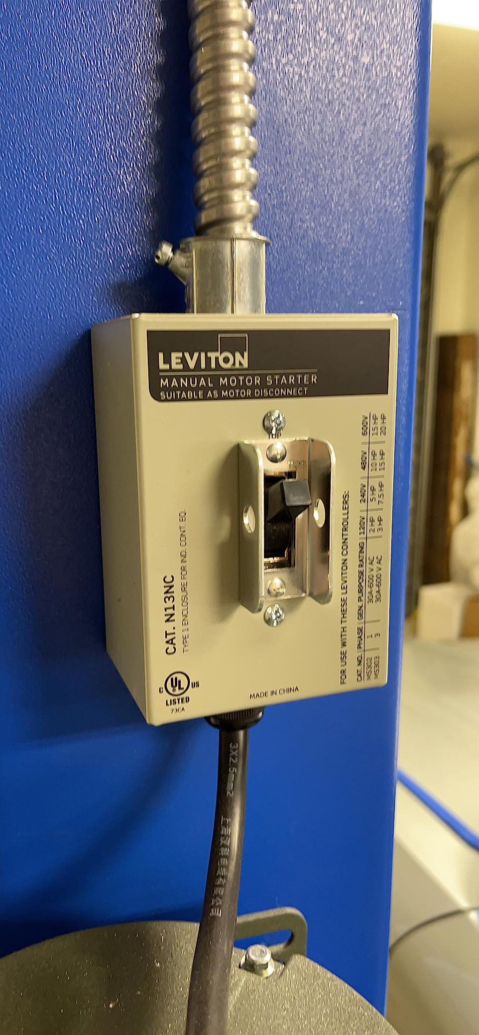 Leviton MS302-DS 30 Amp, 600 Volt, 2-Pole, Single-Phase Single Throw AC ...