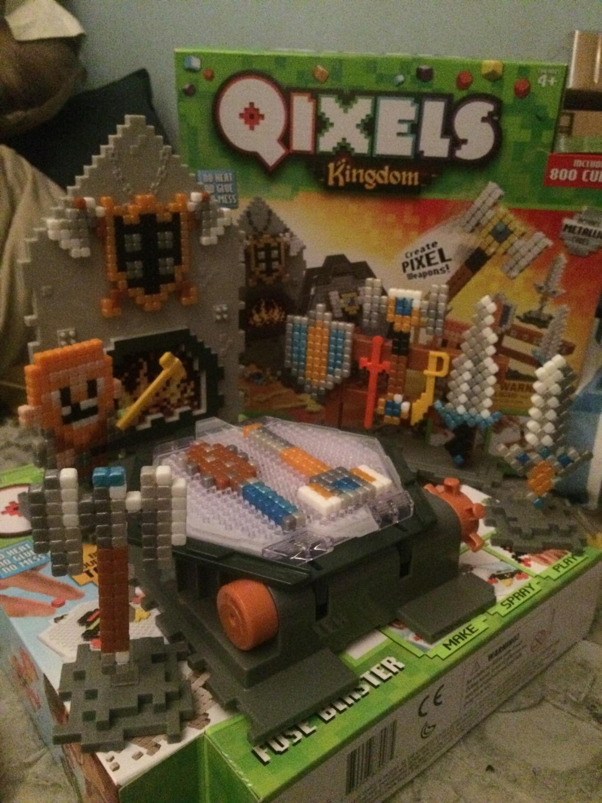 Amazon.com: Qixels S3 Kingdom Weapons Workshop : Toys & Games