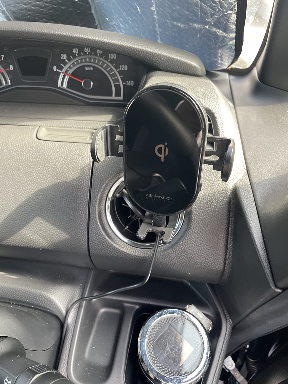 Amazon.co.jp: セイワ(SEIWA) 車内用品 Qi ワイヤレス充電器 ホルダー iPhone スマートフォン ブラック D586 自動開閉 スマホ 360度回転 ダッシュボード ...