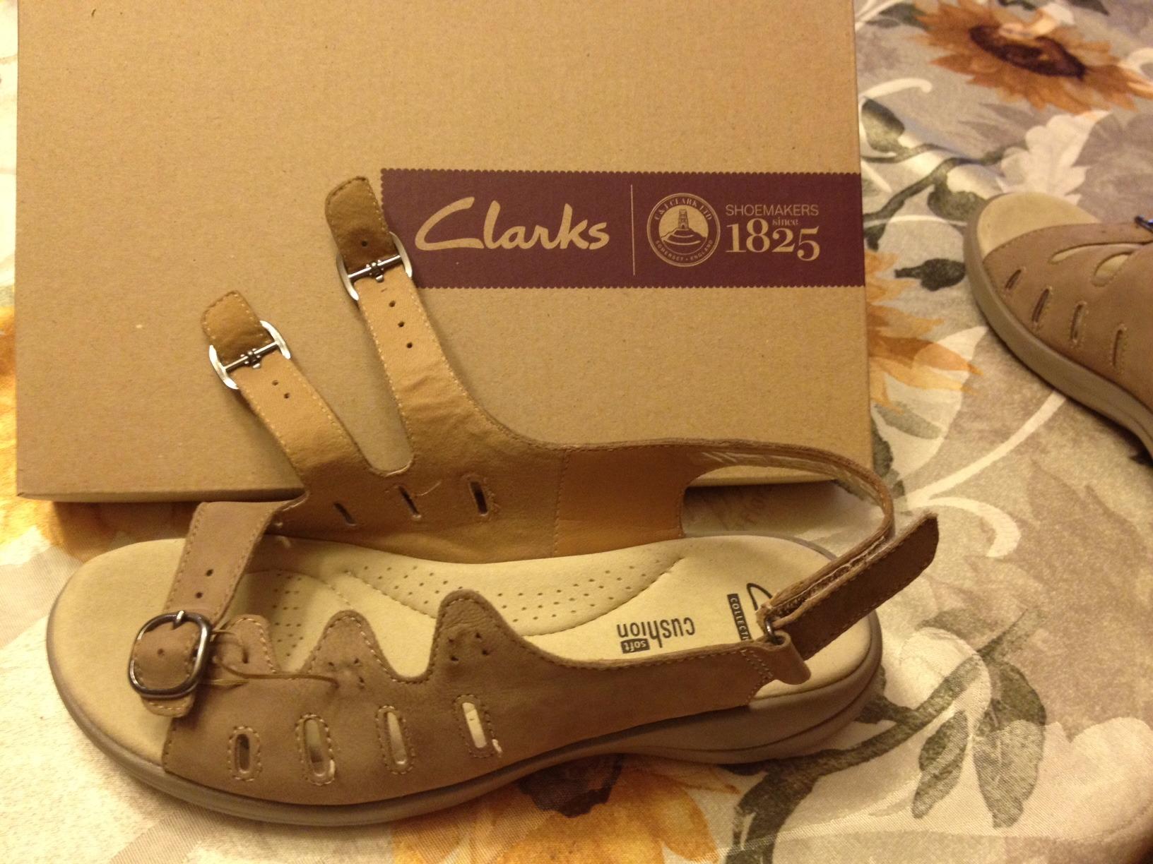Amazon.com | Clarks Women's Saylie Medway Sandal | Flats
