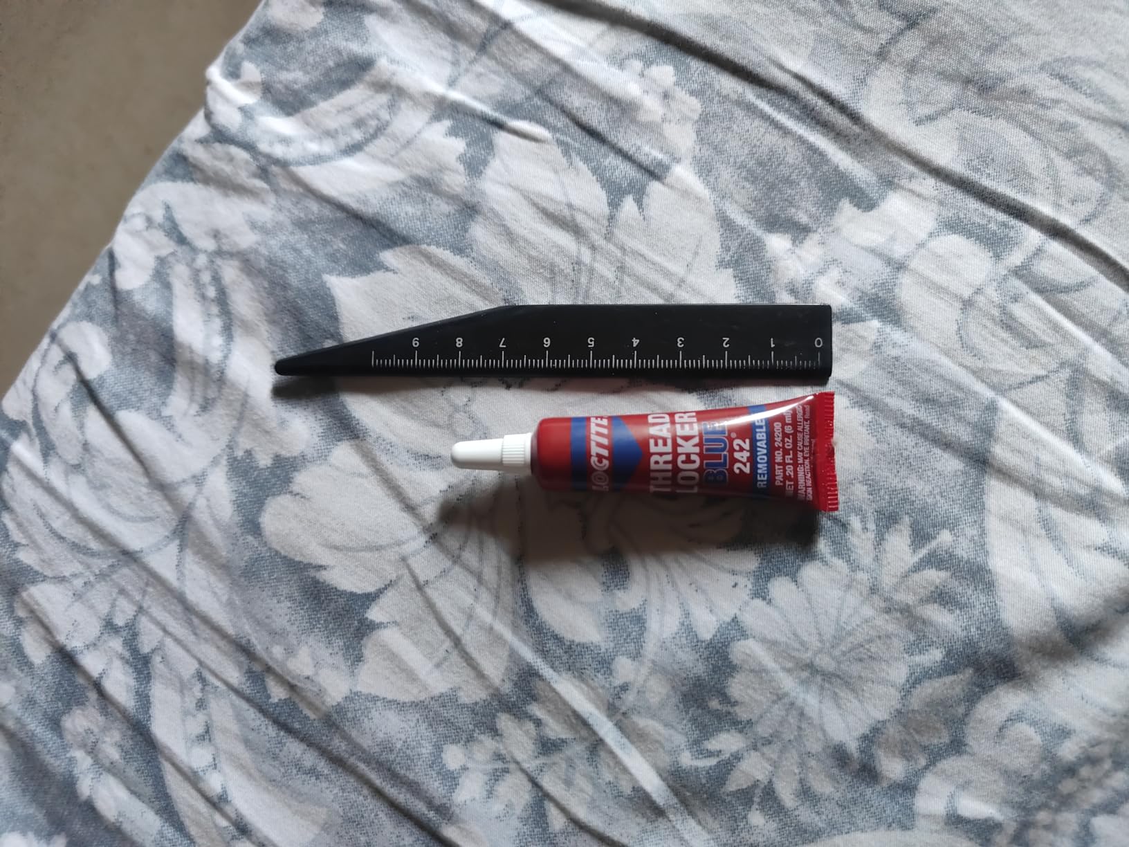 Loctite Threadlocker Red 271 locks, seals threaded fasteners ...