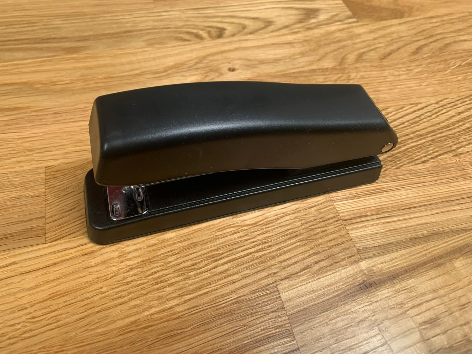 Eono Desktop Standard Stapler, 10 Sheet Capacity, Use 26/6 mm Staples ...