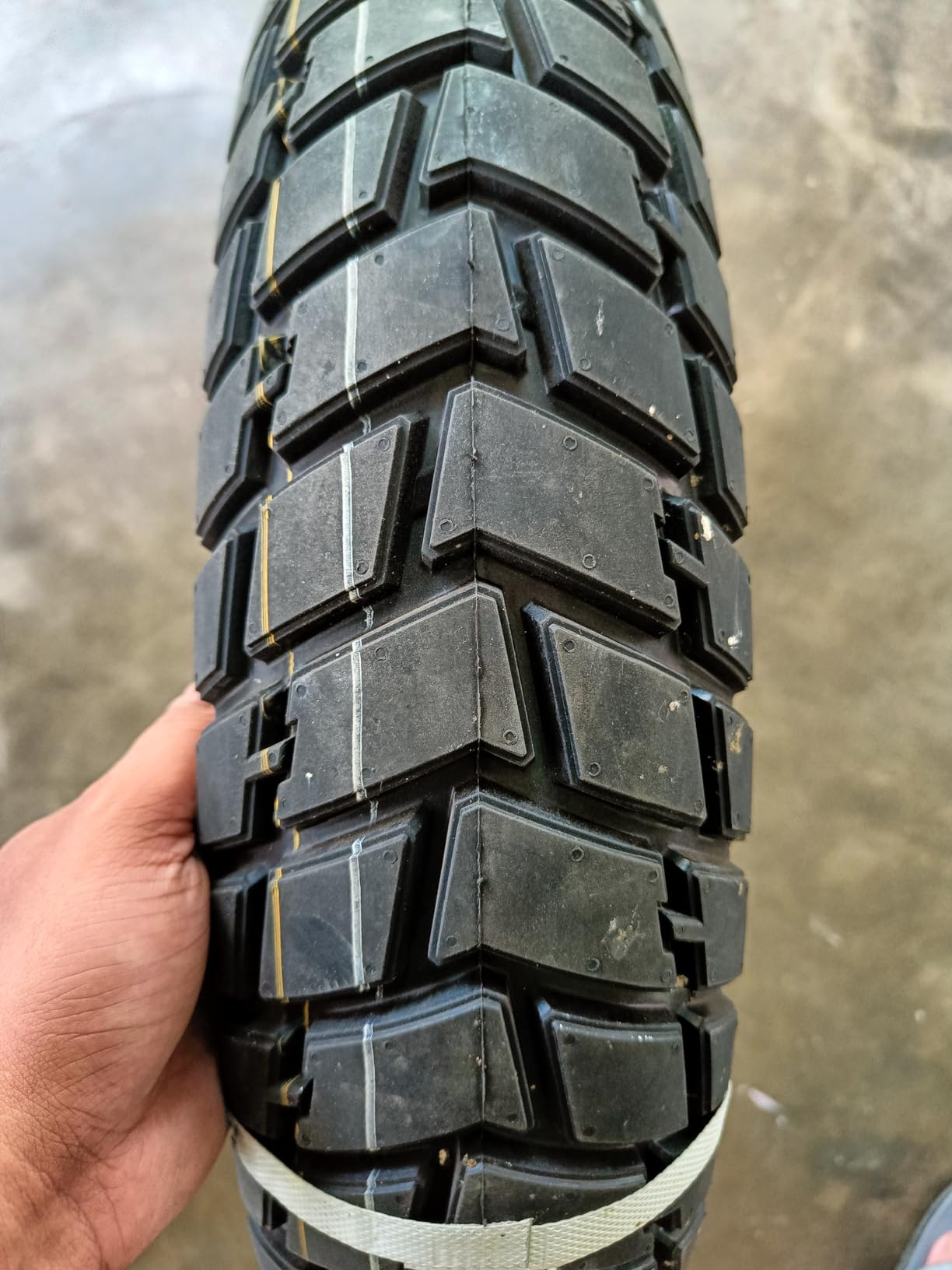 Apollo tyres Actigrip R6 120/80-18 62P Tubeless Bike Tyre Rear ...