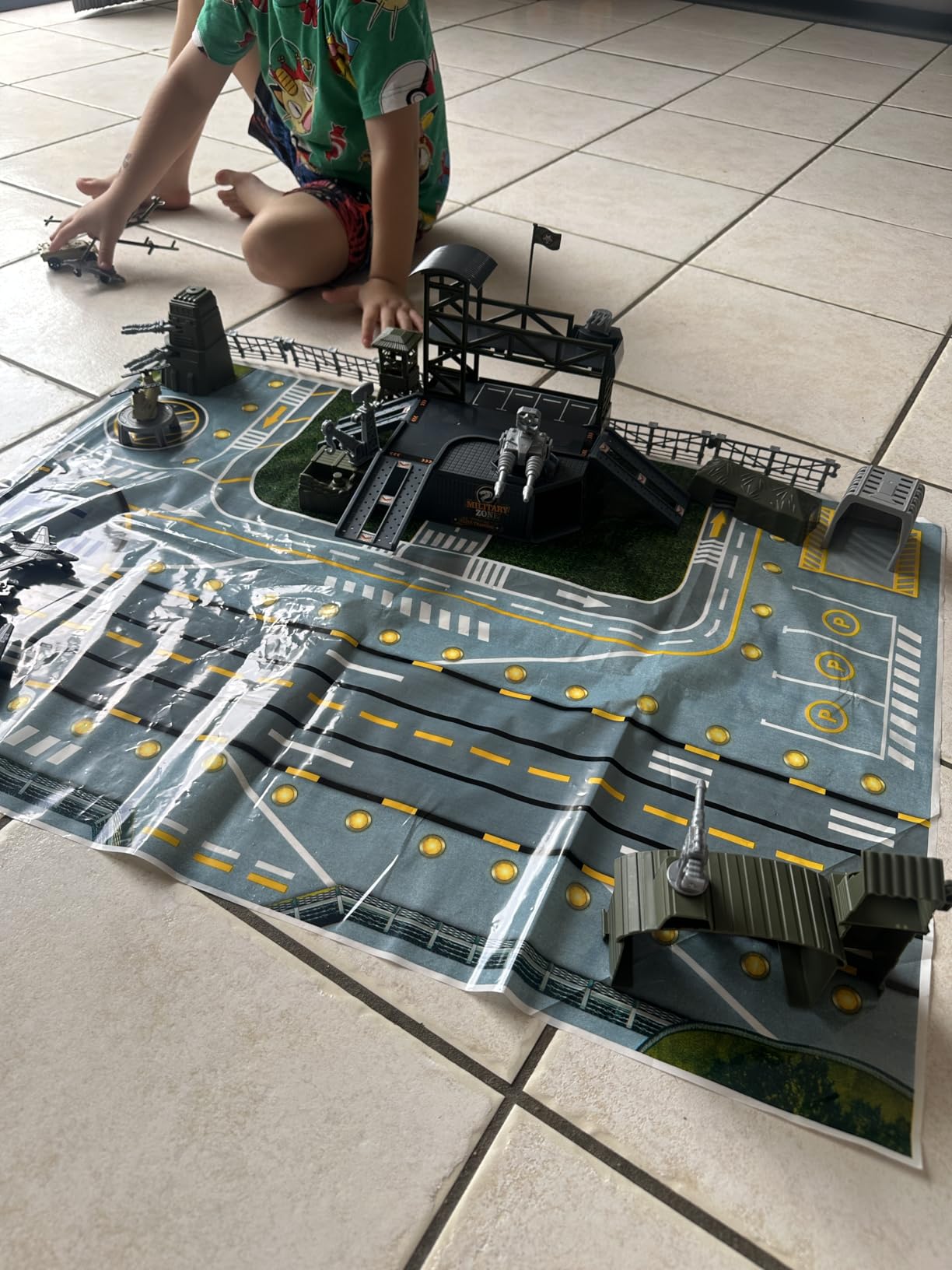 XDUOYJOY Military Base Toy Set with 13 Vehicles, Army Men & Assembly ...