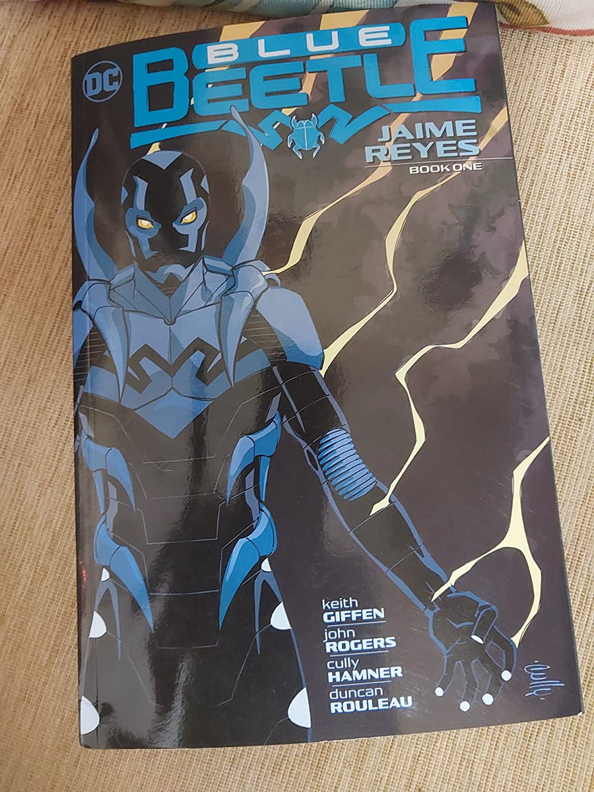 Blue Beetle (2006-) Vol. 1: Jaime Reyes: Book One (Blue Beetle (2006 ...