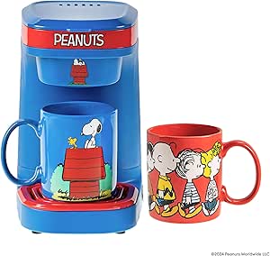 Amazon.com: Uncanny Brands Peanuts Single Cup Coffee Maker Gift Set ...
