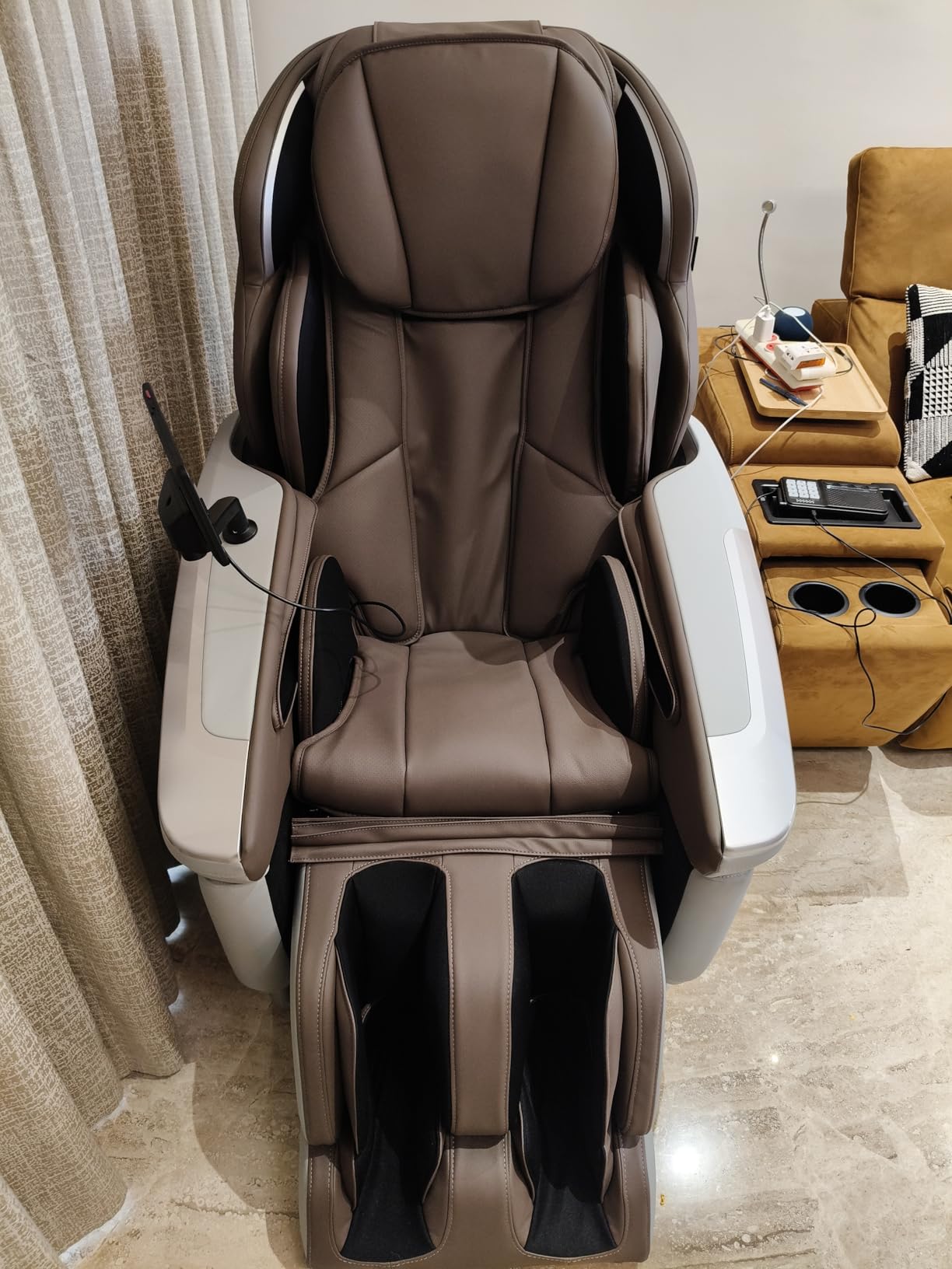 FUJIIRYOKI HCI JP-4000 Massage Chair | Cyber Relax AI 5D Mecha Plus ...