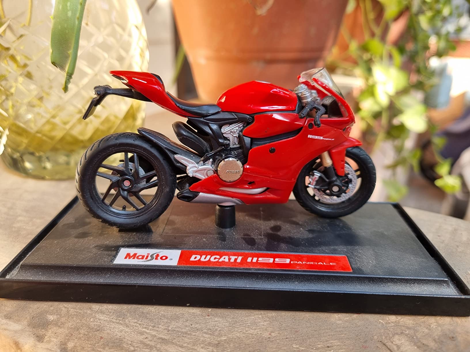 Maisto - 1/18 Scale Ducati Replica Model 1199 Panigale Miniature ...