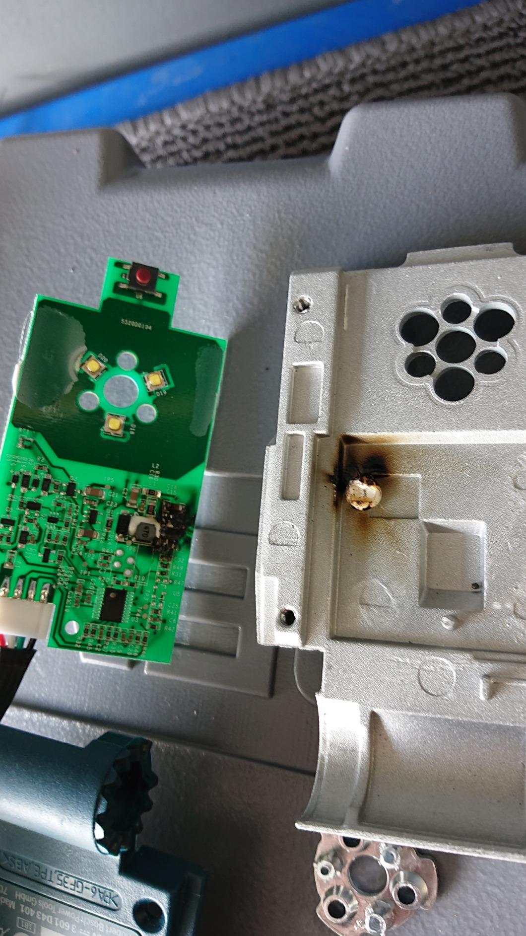 Amazon | Bosch Professional(ボッシュ) バッテリーライト (本体のみ) GLI VARI LED ブルー ...