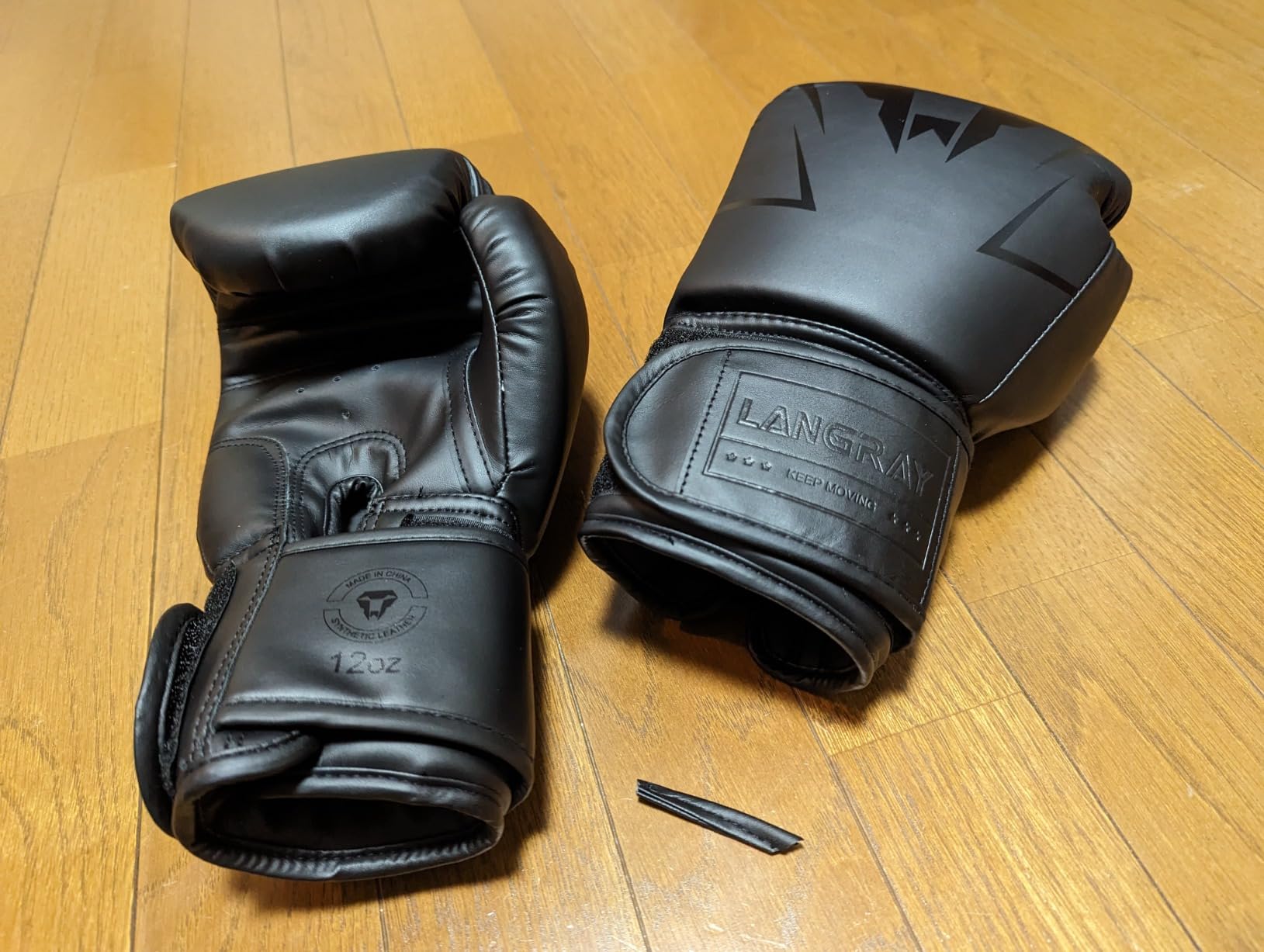 Amazon | パンチンググローブ ボクシンググローブ LangRay boxing gloves 立体構造 肉厚クッション キックボクシング スパーリング 空手 ムエタイ 格闘技 良質PU ...