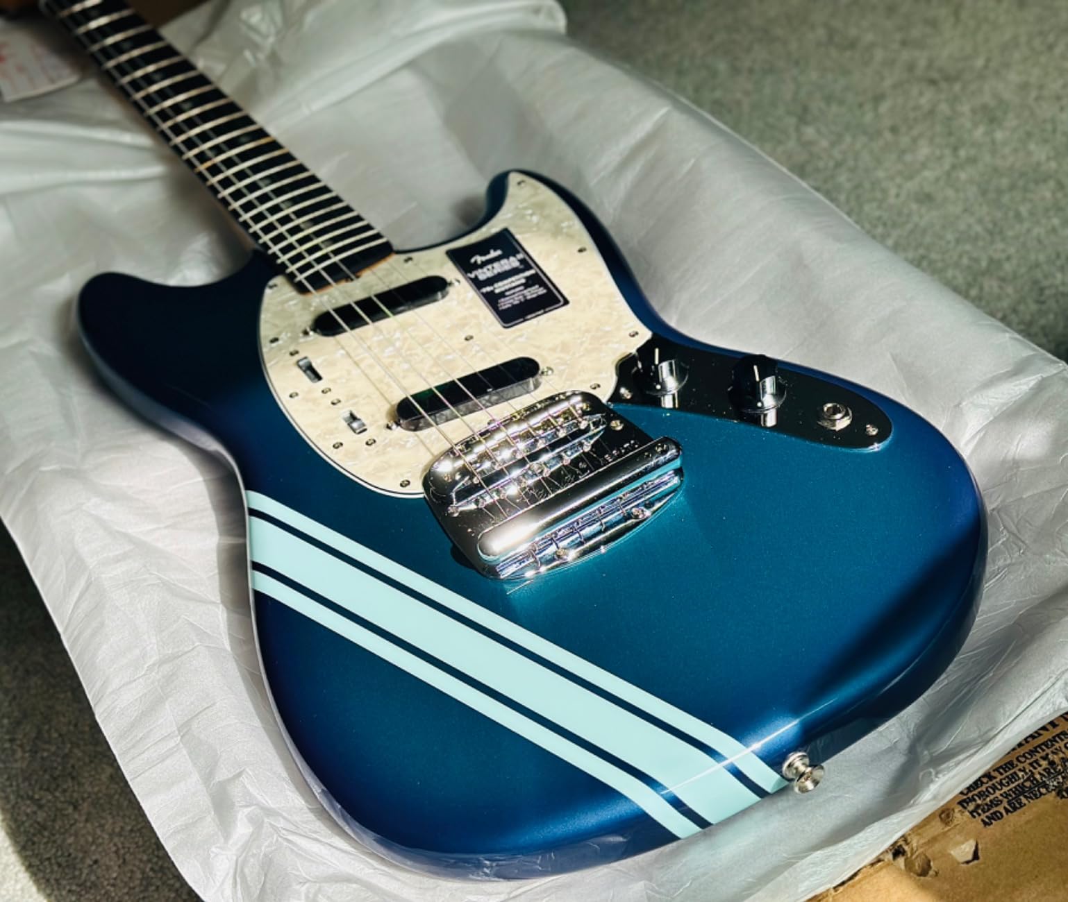 Amazon.com: Fender Vintera II 70s Mustang : Musical Instruments