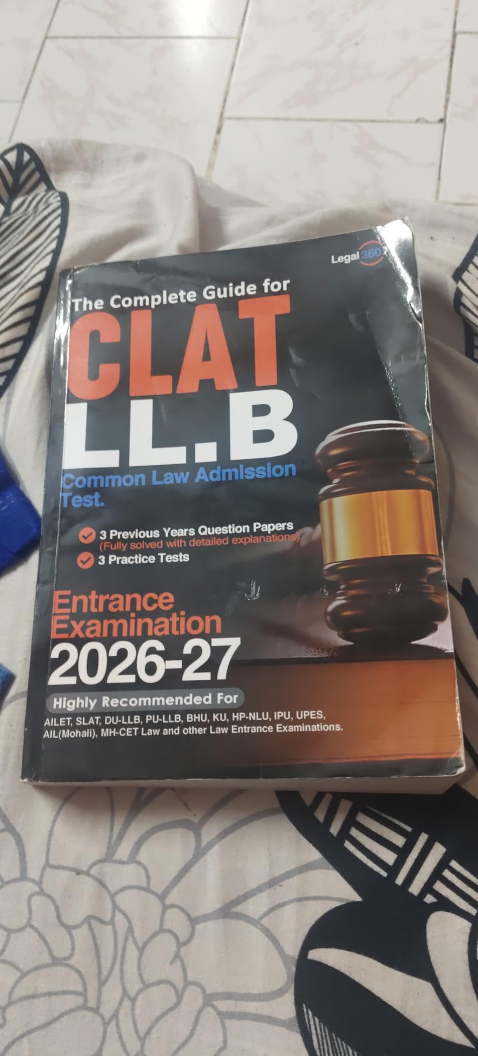 Guide for CLAT - LLB Entrance : Legal360: Amazon.in: Books
