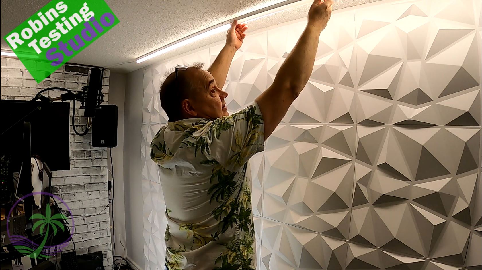 Watch Features of Kihung LED Shop Light 4FT & How I installed them on ...