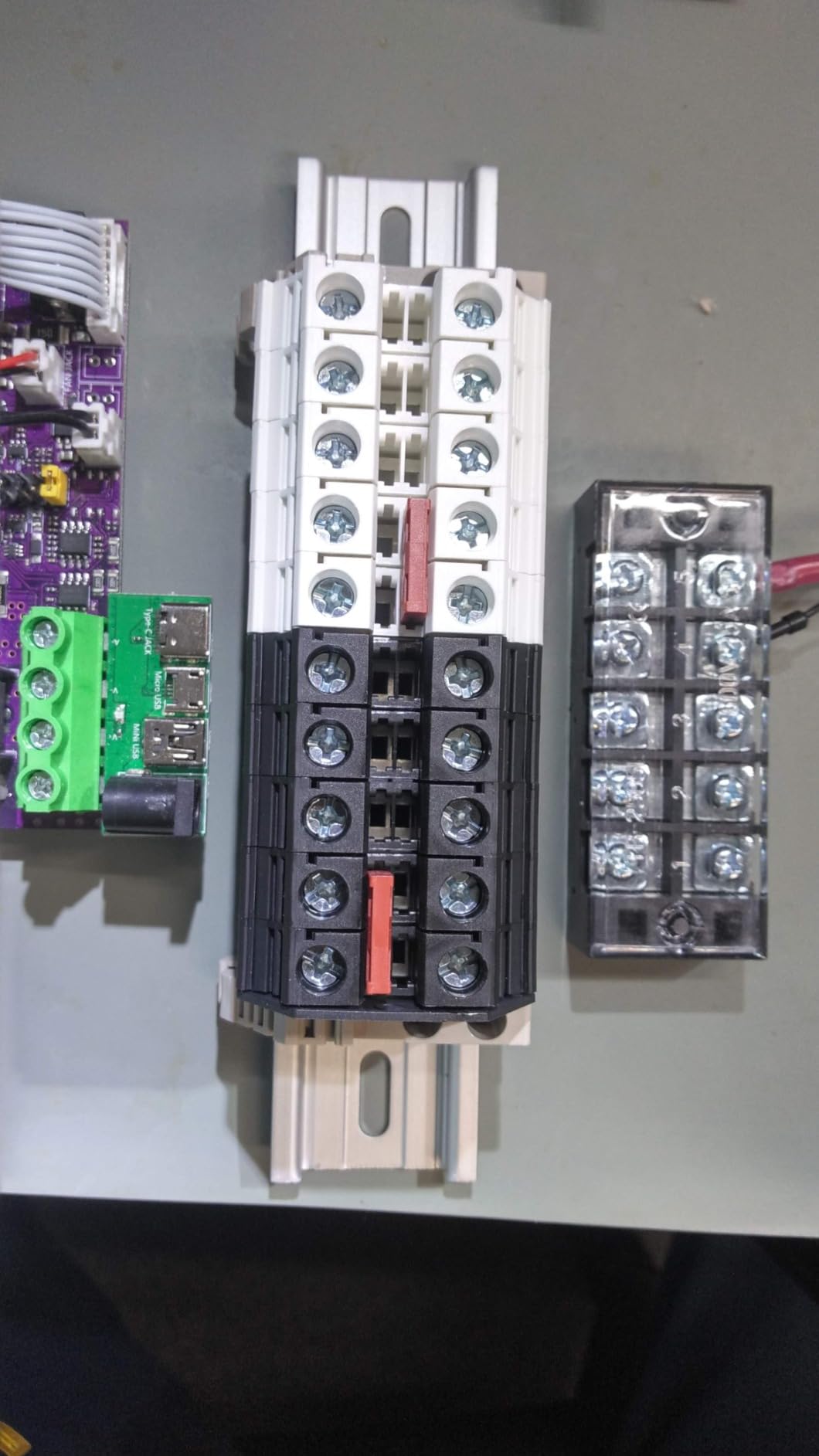 Electrical Distribution Blocks Dinkle DK10N - 8 Circuits, 60A 600V, 6 ...
