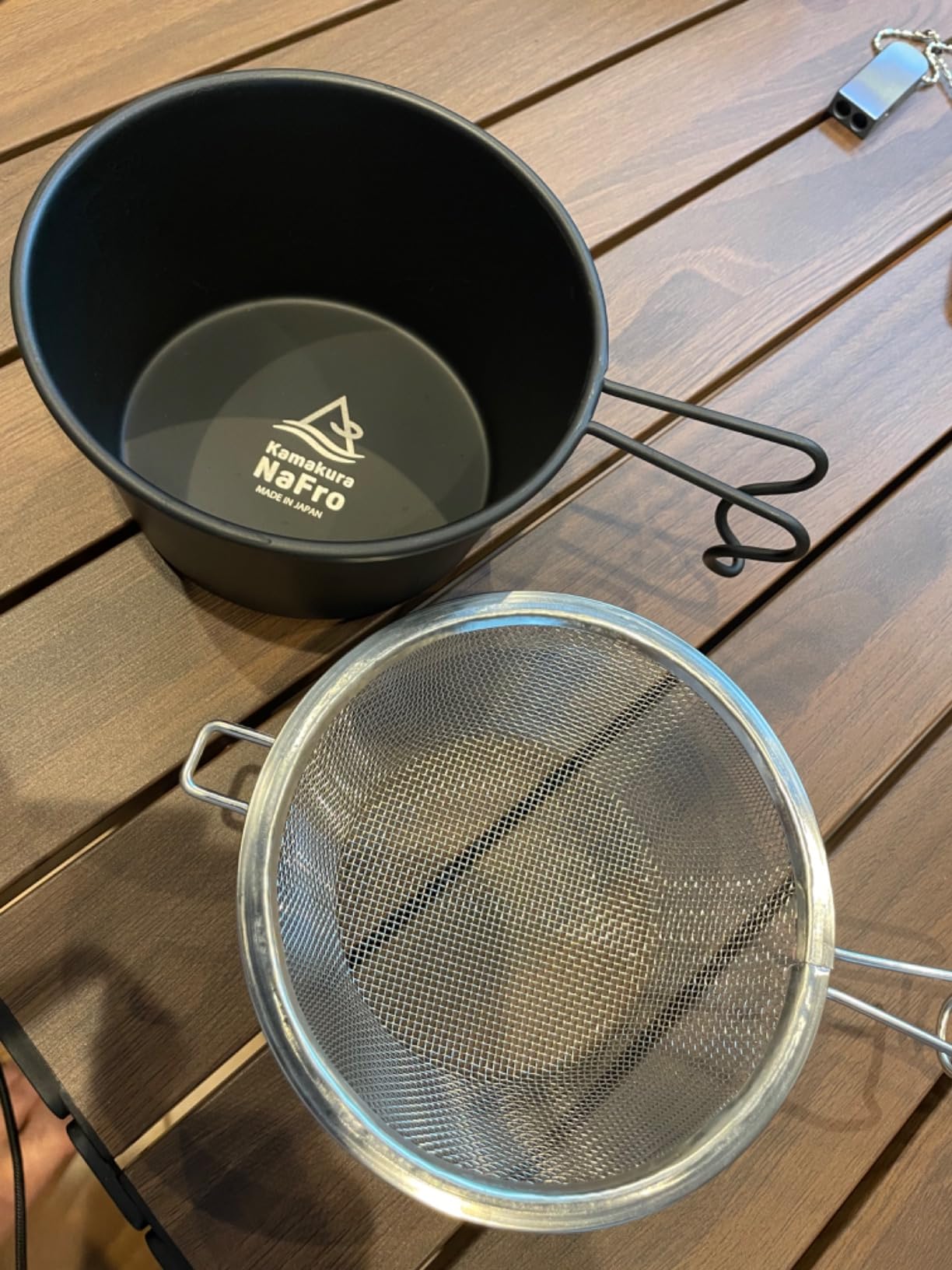 Amazon.co.jp: 鎌倉NaFro ナフロ 「おとなの 黒 シェラカップ 」 直火 黒 深型 600ml 日本製 燕三条 蓋 フタ ザル キャンプ シエラカップ 大 : スポーツ＆アウトドア