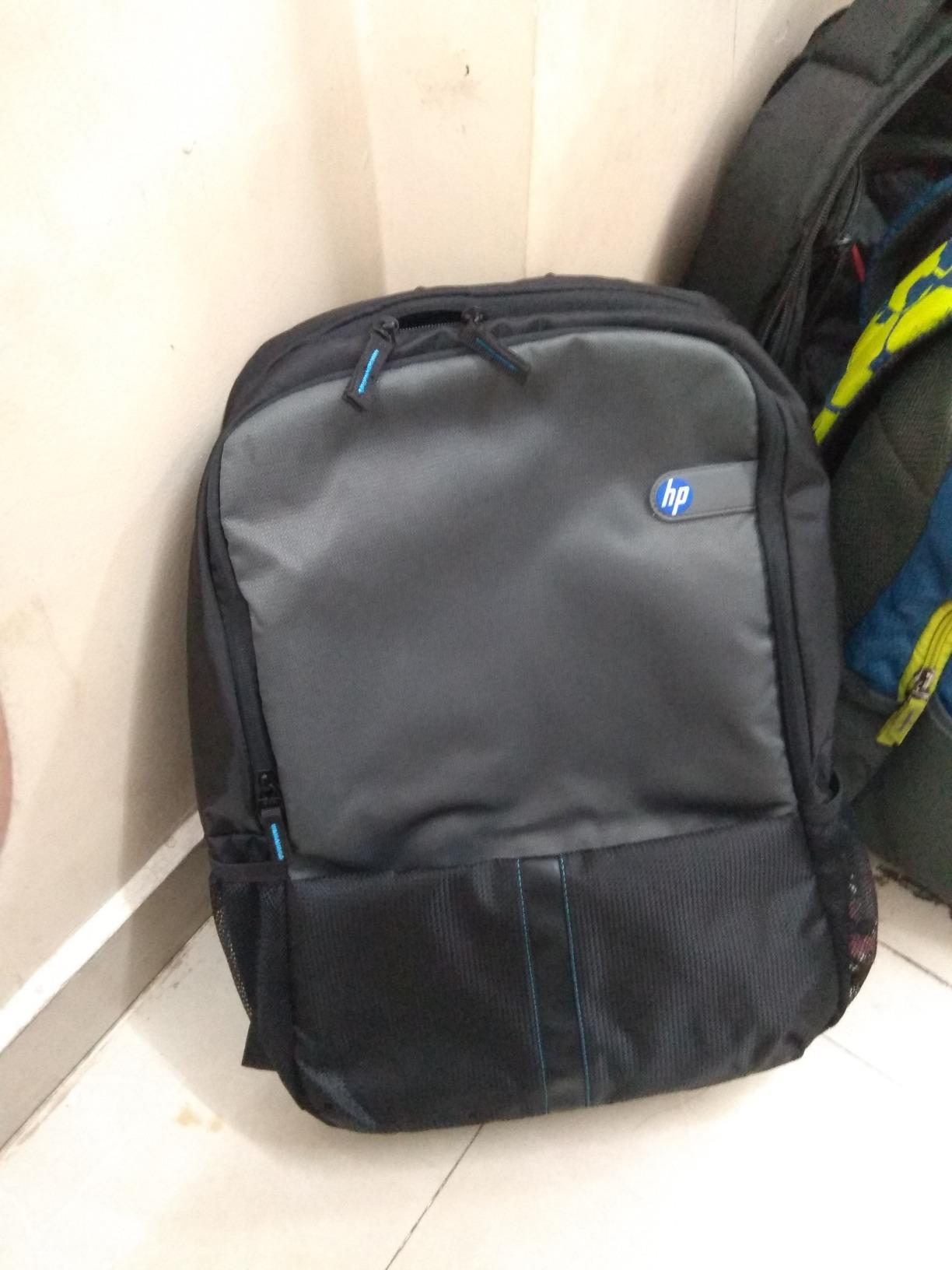 HP Express 15.6-inch Laptop Backpack with padded shoulder handle (Black ...