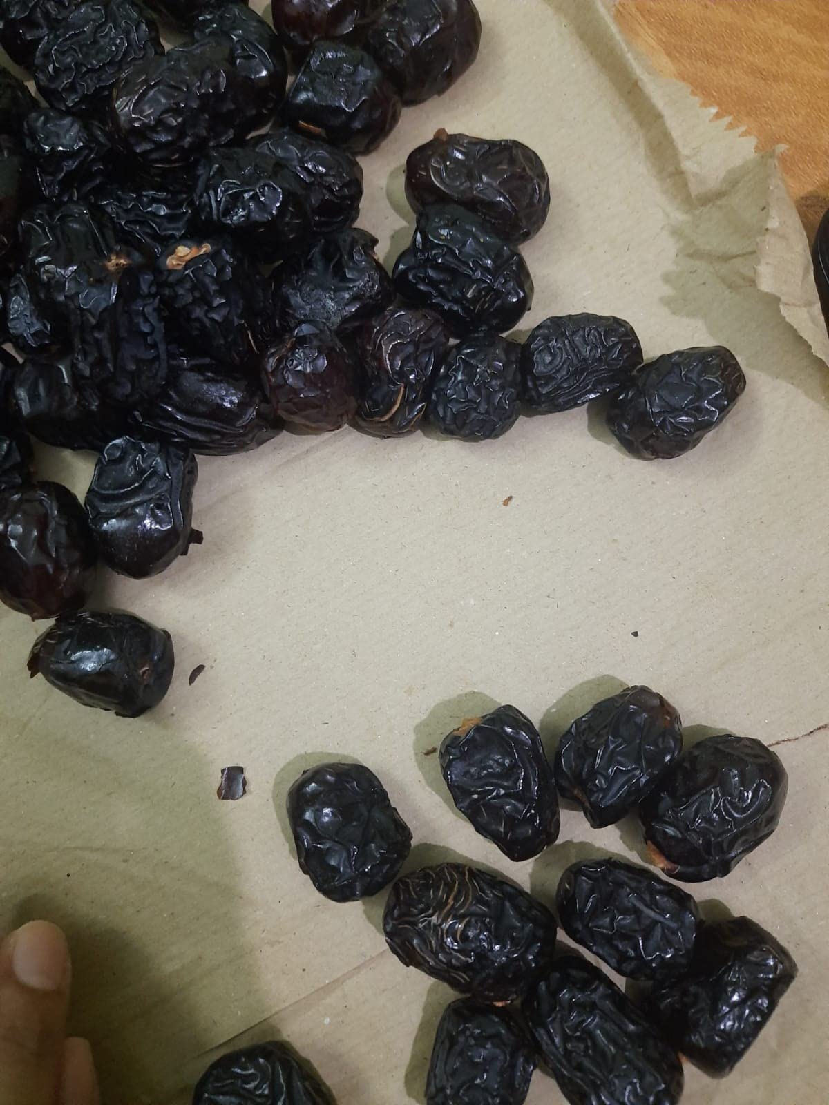 Revneo - Premium Ingredients for Everyday Happiness Ajwa Dates 1Kg ...