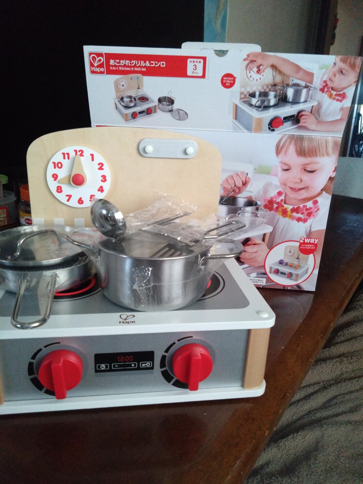 Amazon | Hape(ハペ) あこがれグリル&コンロ E3151 & キッチンおままごとセット E3150A【セット買い】 | 手押し車・プルトイ | おもちゃ