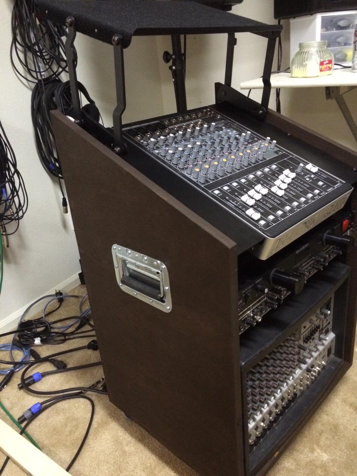 Amazon.com: Mackie Rackmount Bracket Set for Onyx 1220i Mixer (Onyx ...
