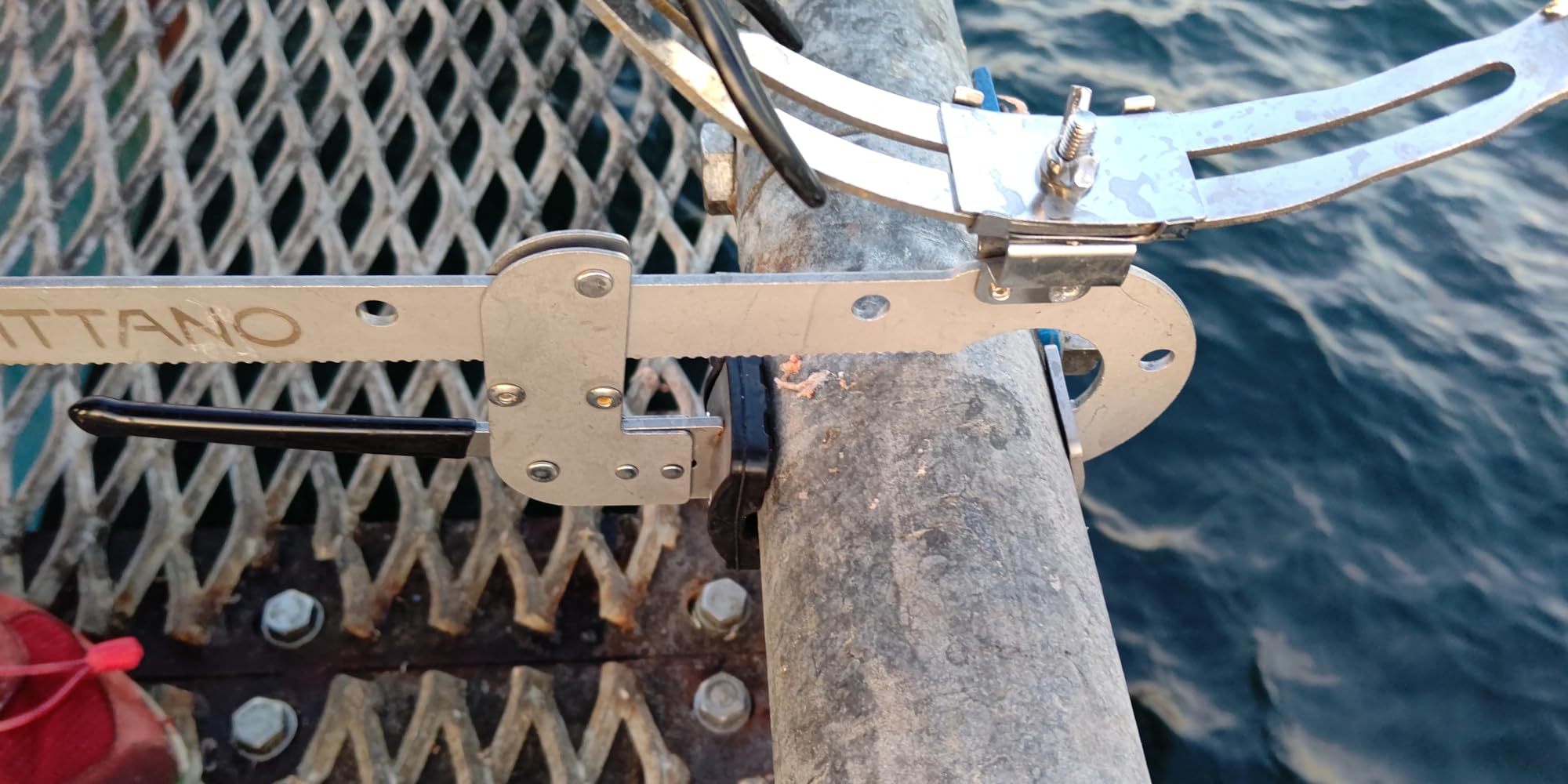 Amazon.co.jp: Ittano Rod Holder Rod Keeper Rod Holder Shun Lock Fishing ...