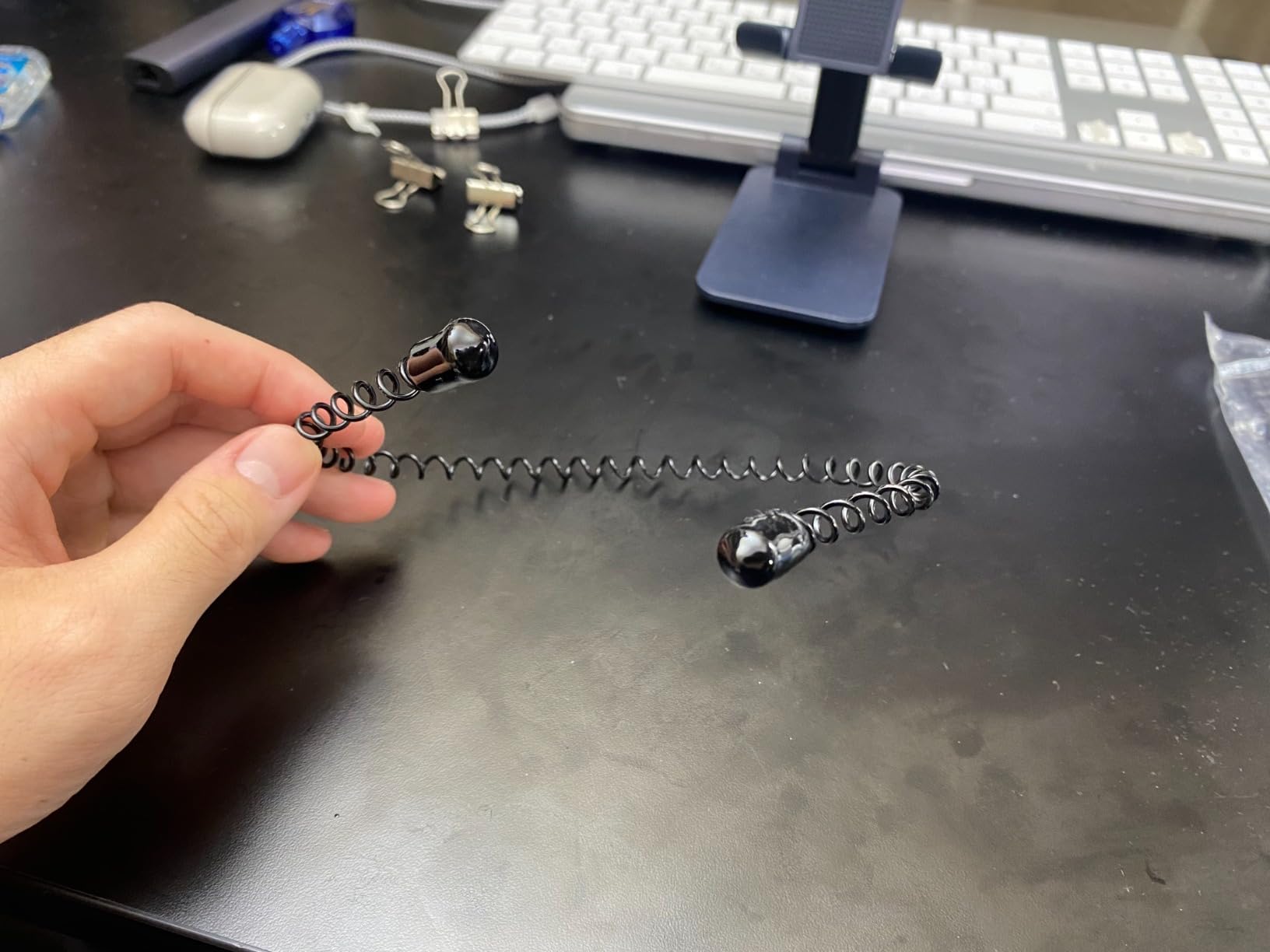 Amazon.co.jp: WeBirth カチューシャ メンズ 8パターンから選べる 3本セット 痛くない 日本の販売店 シンプル サイズ調整可能 フリーサイズ キッズ 子供 黒 前髪 ...