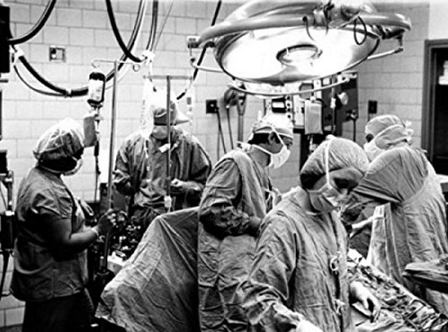 Amazon.com: Posterazzi Surgeons working in an operating room Poster ...