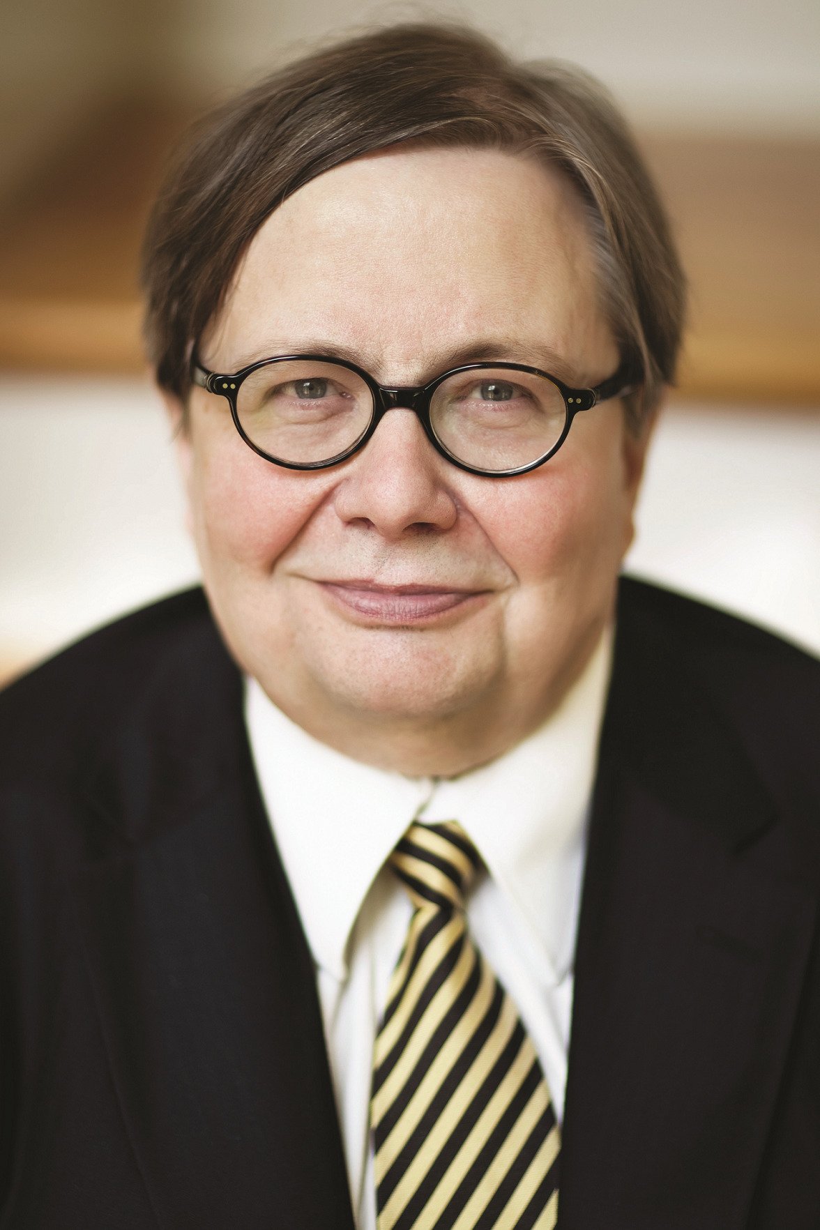 Amazon.com: Tom Shales: books, biography, latest update