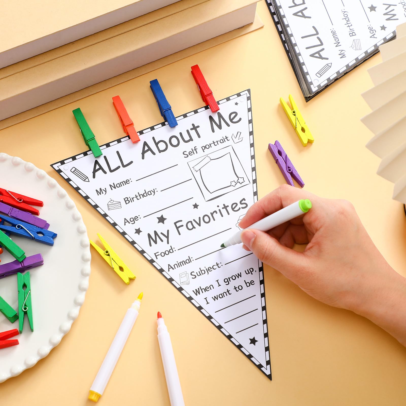 Snapklik.com : 36 Pcs Read All About Me Students Posters Elementary ...