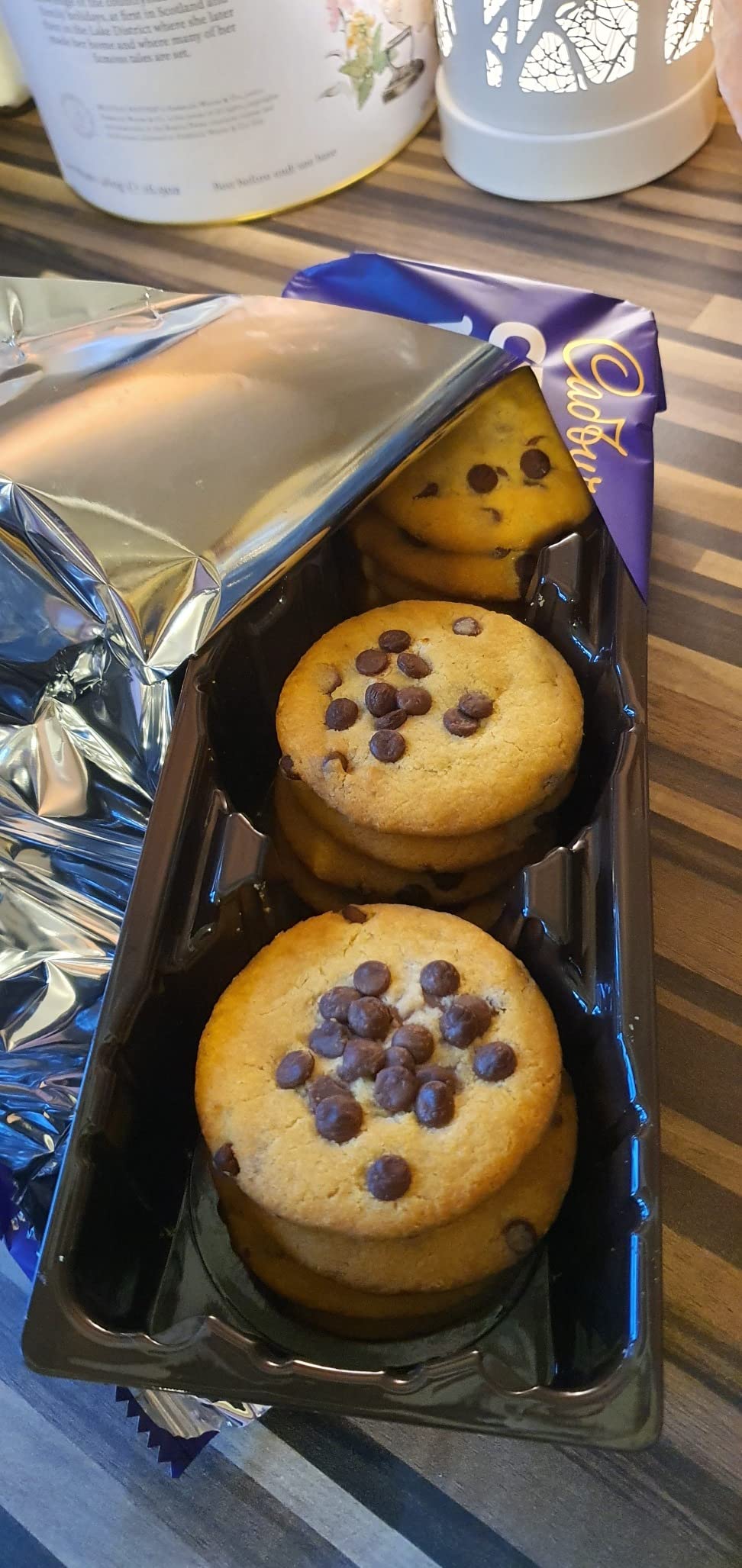 cadbury Cadbury Crunchy Melts Chocolate Centre Biscuits 312g : Amazon ...