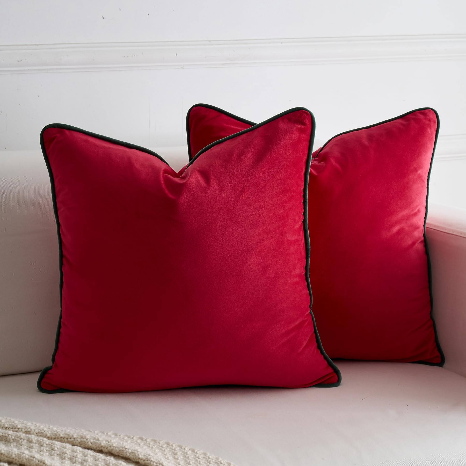 Amazon.com: LIGICKY Set of 2 Christmas Red Velvet Throw Pillow Covers ...