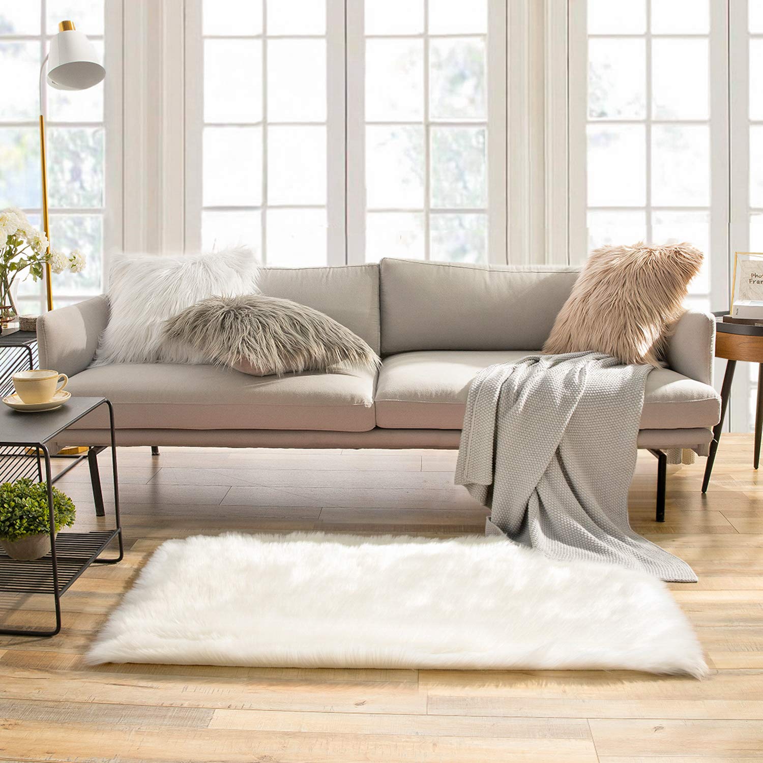 Ashler Faux Fur Rug, Fluffy Shaggy Area Rug Ultra Soft 2.2 x 4 Feet ...