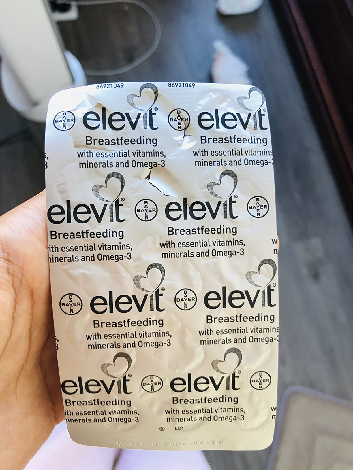 Elevit Breastfeeding Multivitamin with Iron, Omega 3 and Vitamin B ...