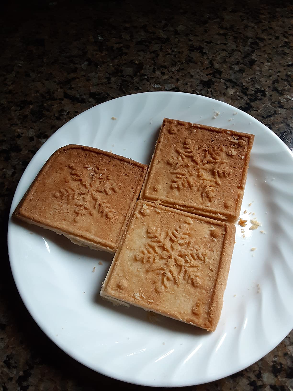 Amazon.com: Brown Bag Snowflake Shortbread Cookie Pan: Baking Molds ...