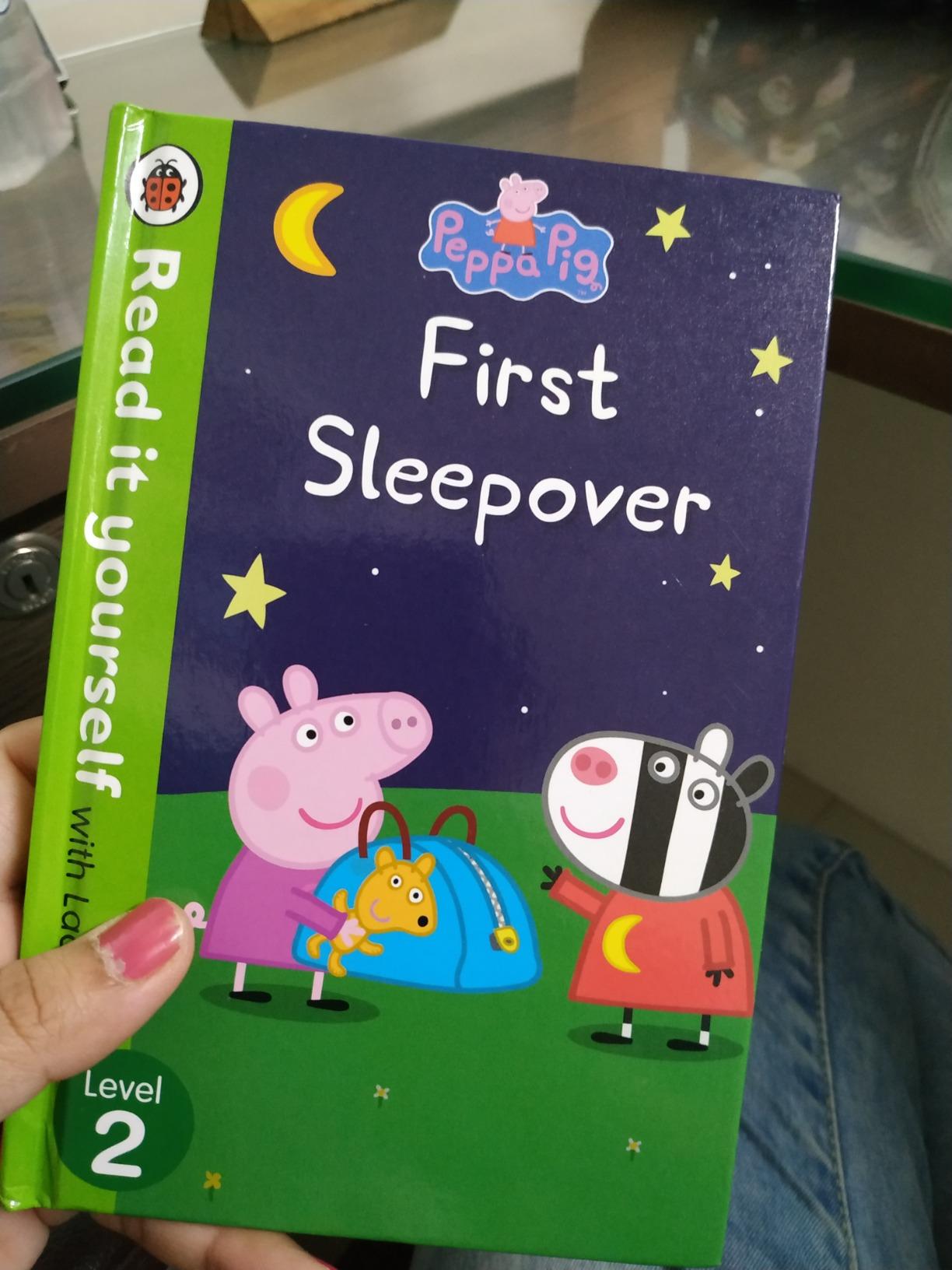 Peppa Pig: First Sleepover - Read It Yourself with Ladybird Level 2 ...